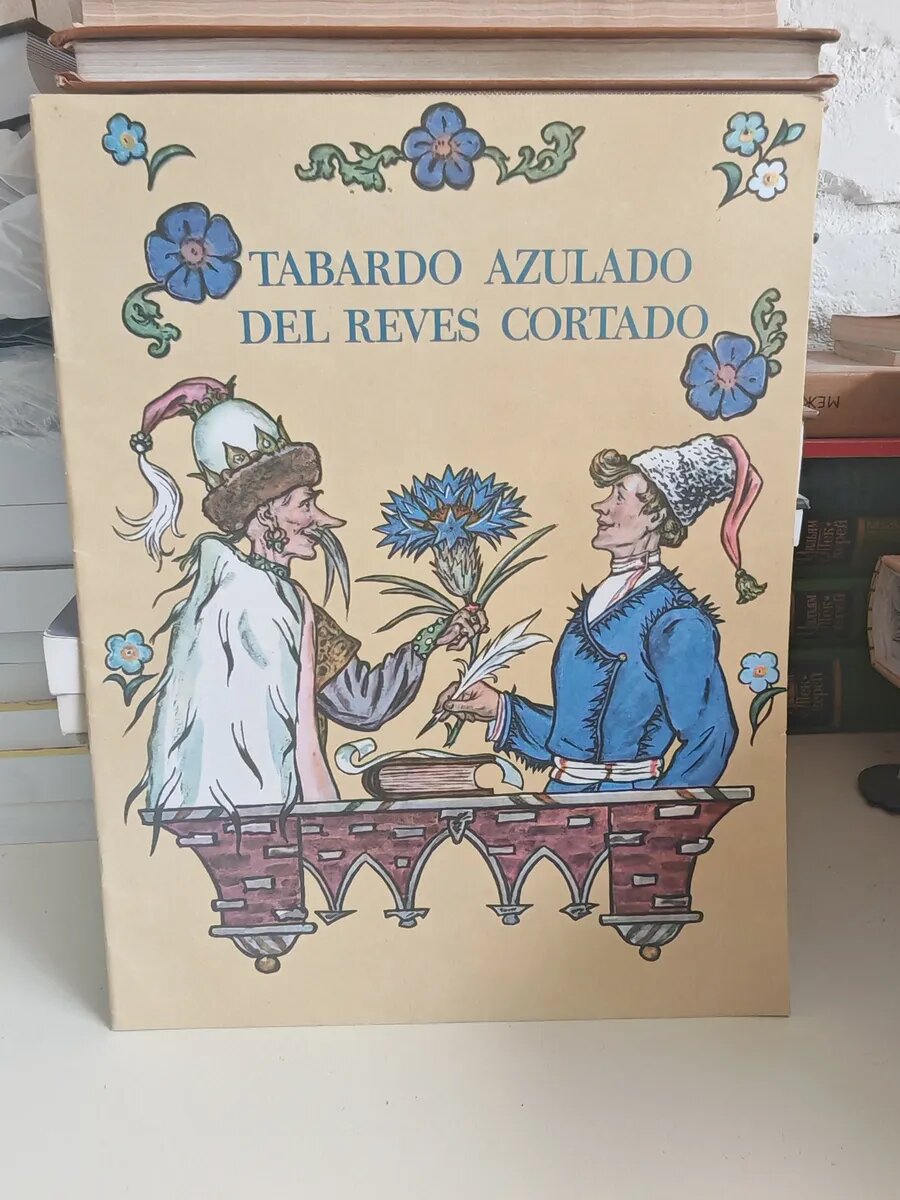 Синяя свита наизнанку сшита (исп. El Sayo Azul Cosido