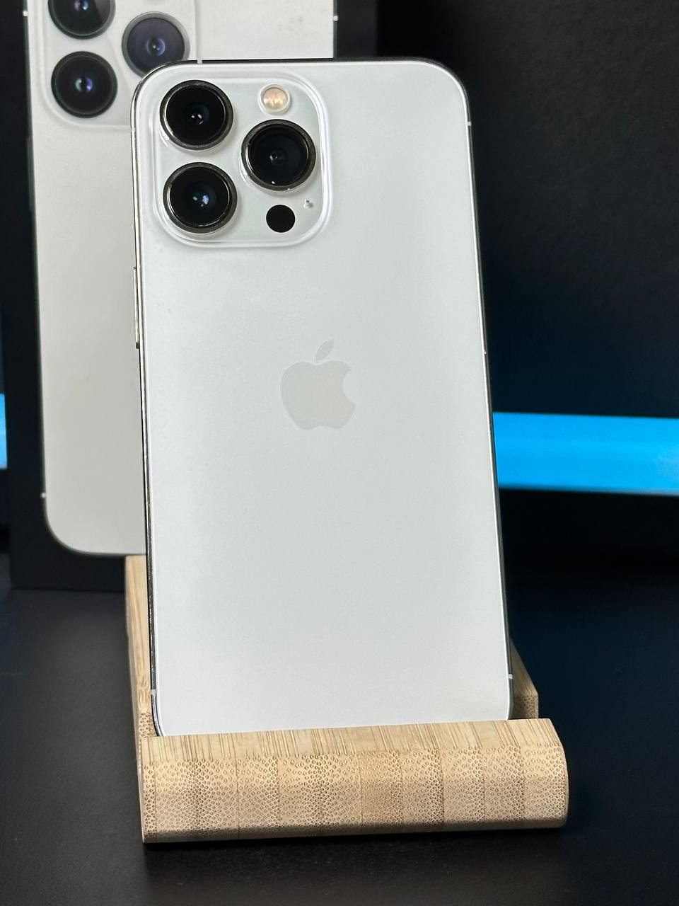Смартфон Apple iPhone 13 Pro, 256 ГБ, nano-SIM + eSIM, белый