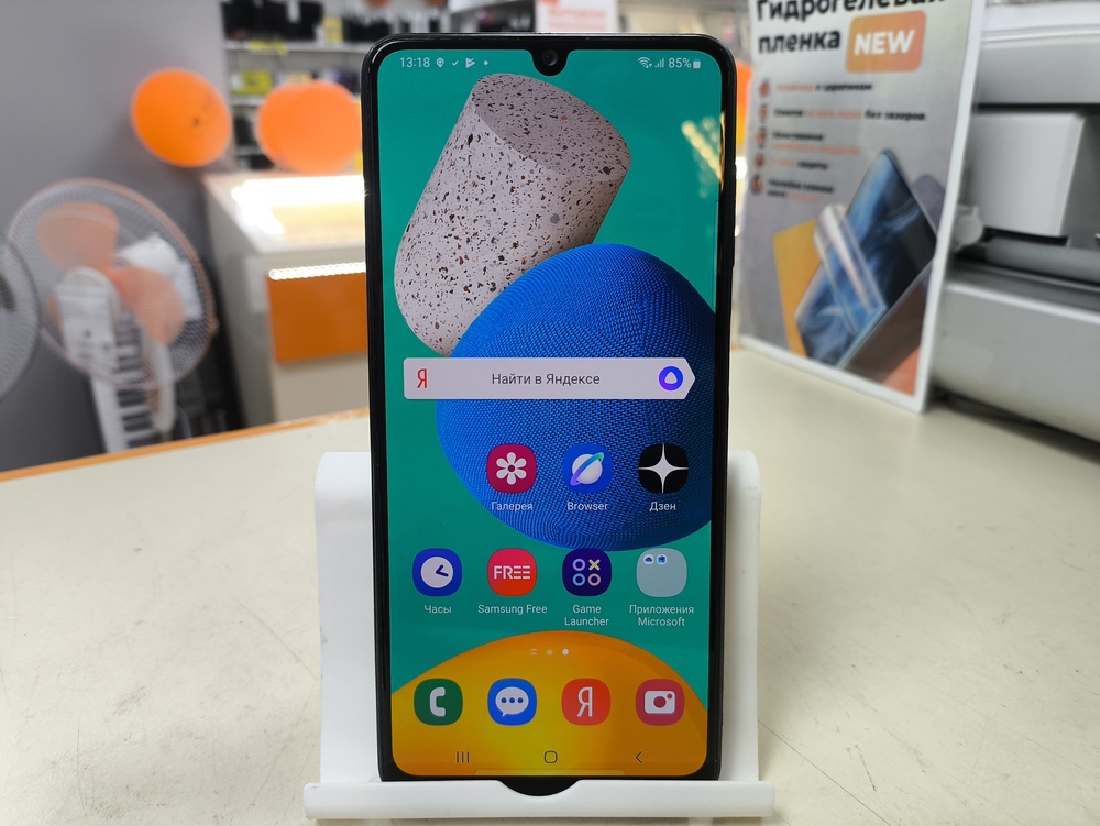 Смартфон Samsung Galaxy M32 6/128 ГБ RU, Dual nano SIM, черный Уценка Б/У