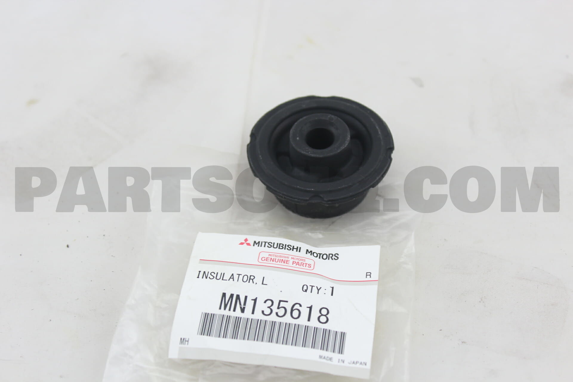 Опора радиатора Mitsubishi MN135618