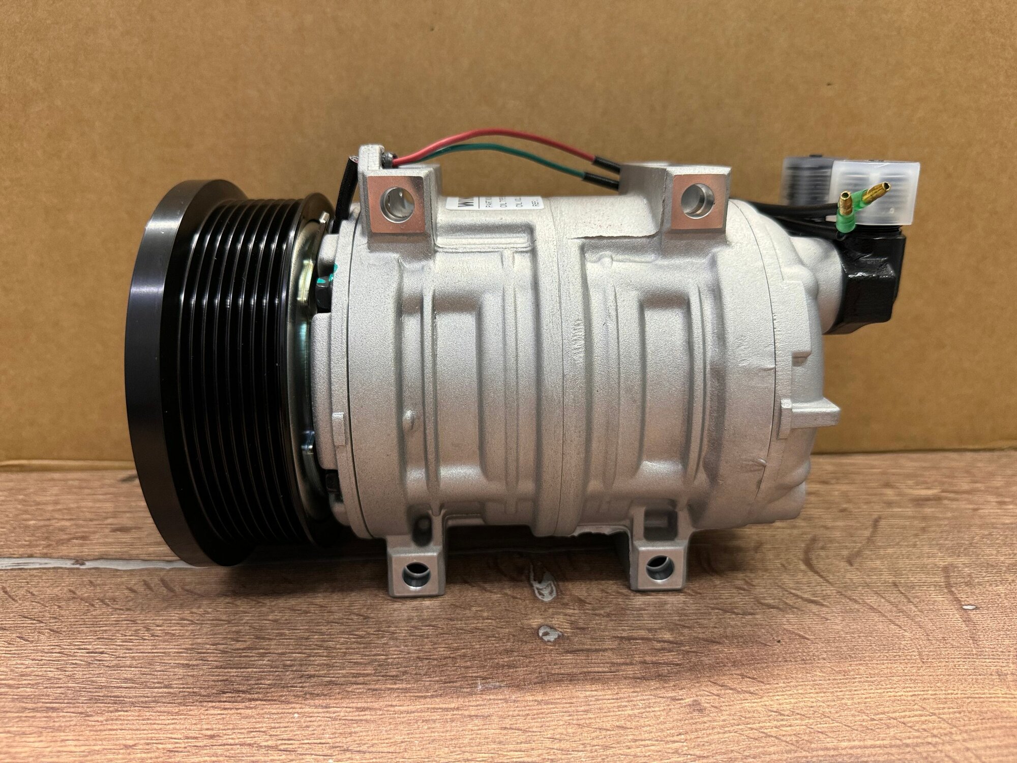 Компрессор рефрижератора TM21 8PK 24V, шкив 127 мм, новый