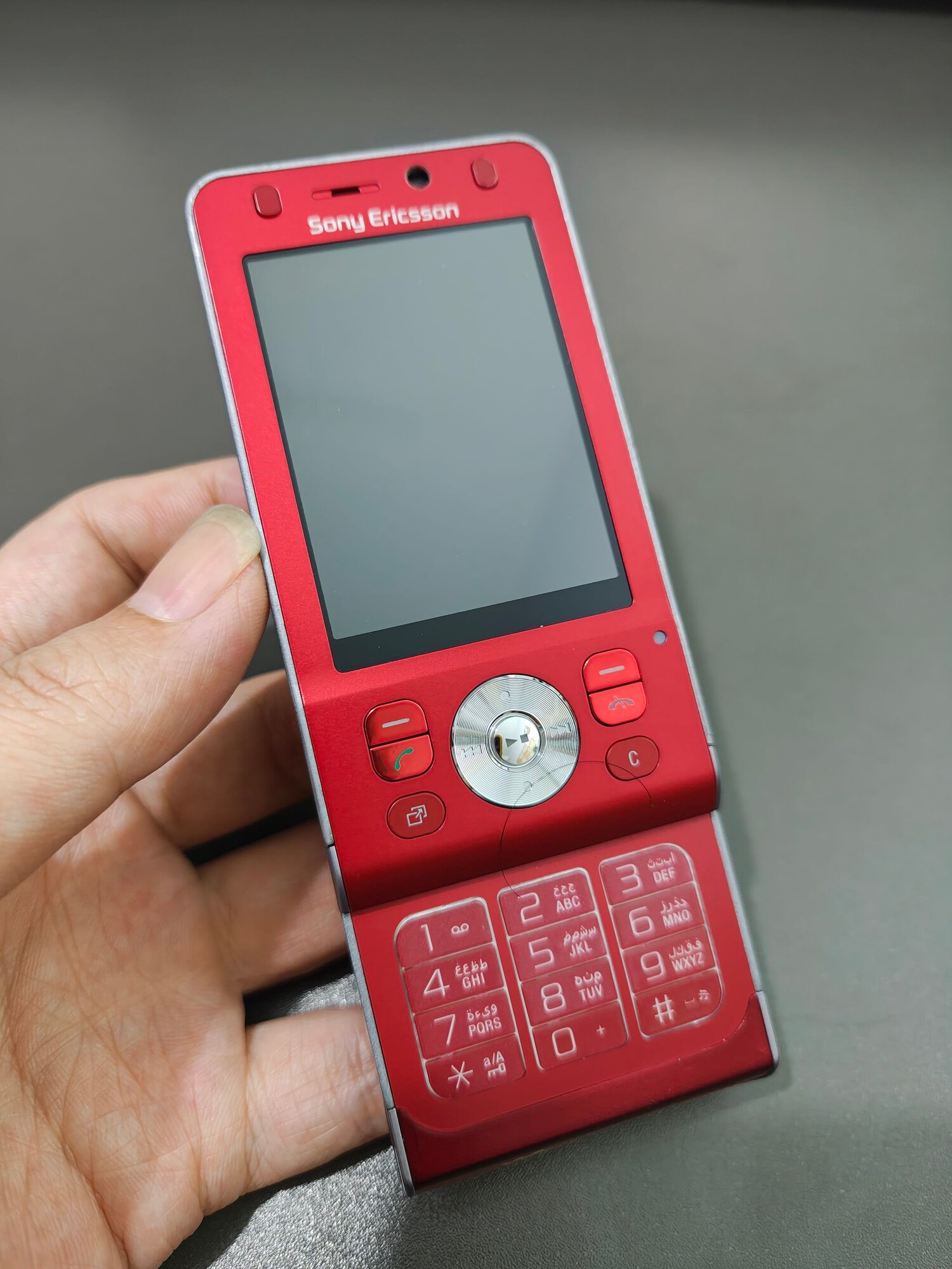 Sony Ericsson Мобильный телефон W910, красный