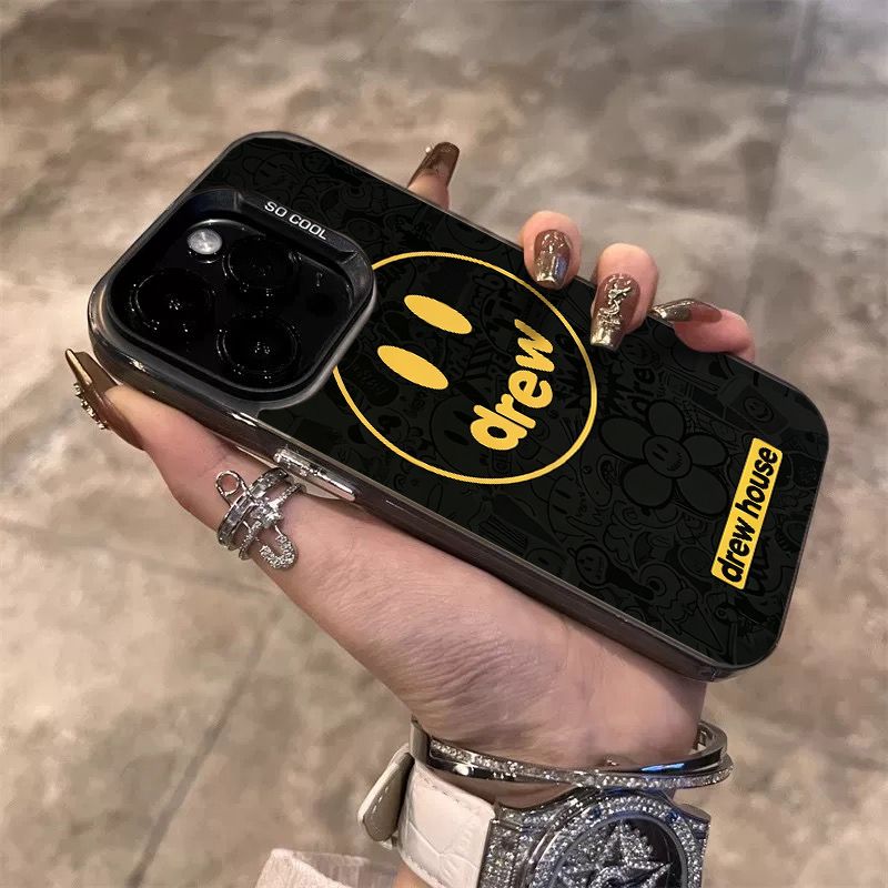 Чехол на Aйфон 15 Про / IPHONE 15, drew house: жёлтый смайлик и чёрный скетч-рисунок, защитный
