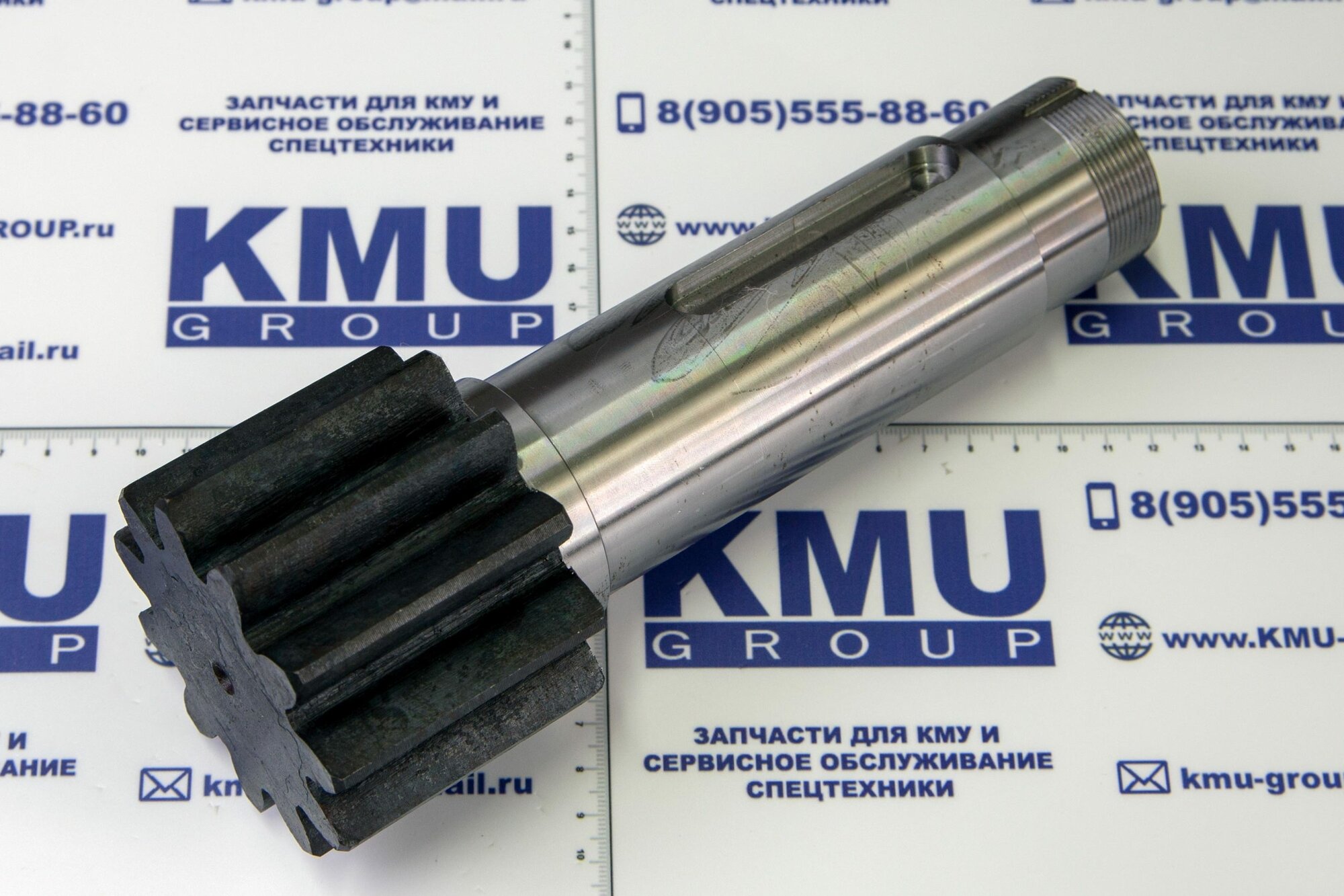 Вал шестерня поворотного редуктора Tadano Z300/Z360/Z500 ( под гайку )