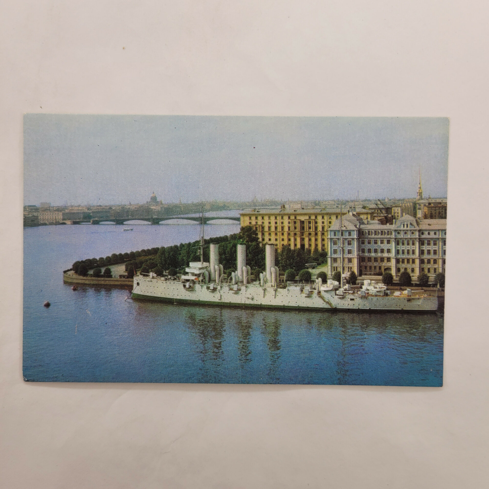 Открытка советская СССР. Крейсер Аврора на набережной в Ленинграде, исторический вид. Винтаж