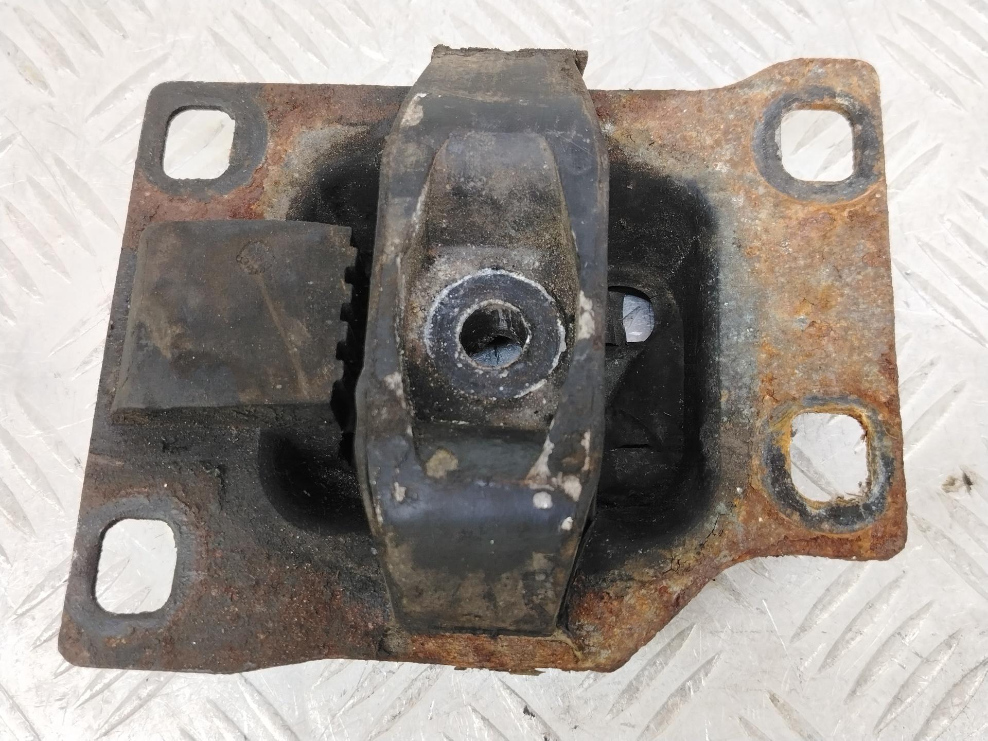 Подушка крепления КПП Ford Focus 1 (1998 - 2001)