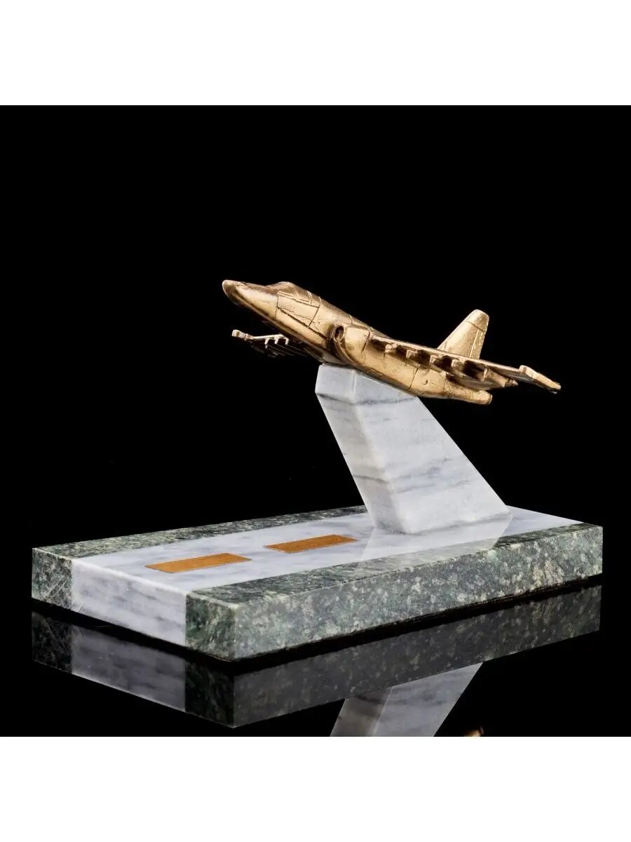 Бронзовая скульптура "Взлет. СУ-25"