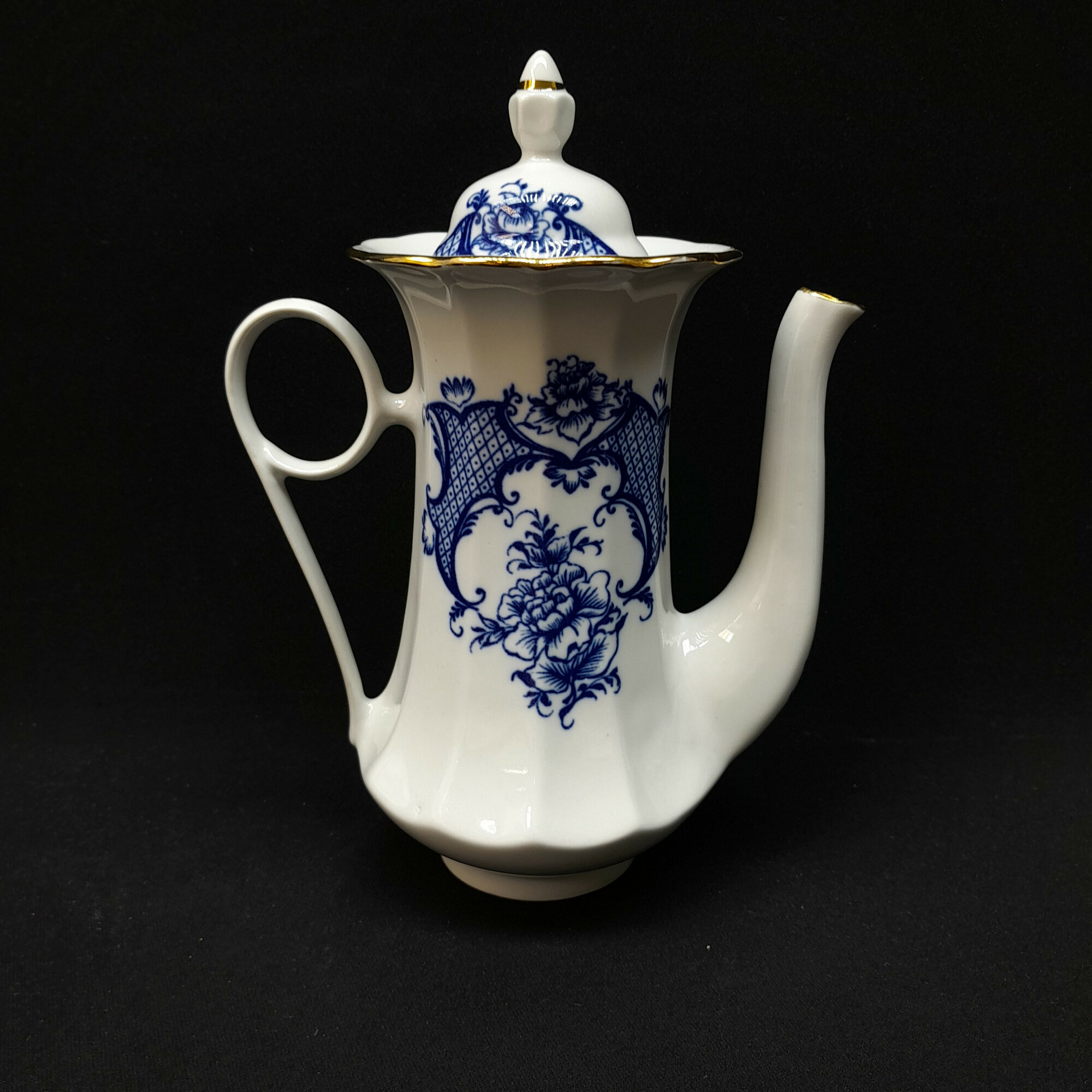 Чайник заварочный винтажный, СССР. Фарфор, синий цветочный орнамент и золотая кайма