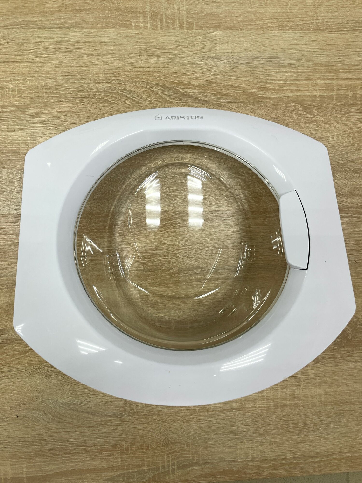 Люк загрузочный (в сборе) с петлями, ARISTON / INDESIT Код продукта: 116553, C00116553. Товар уцененный.