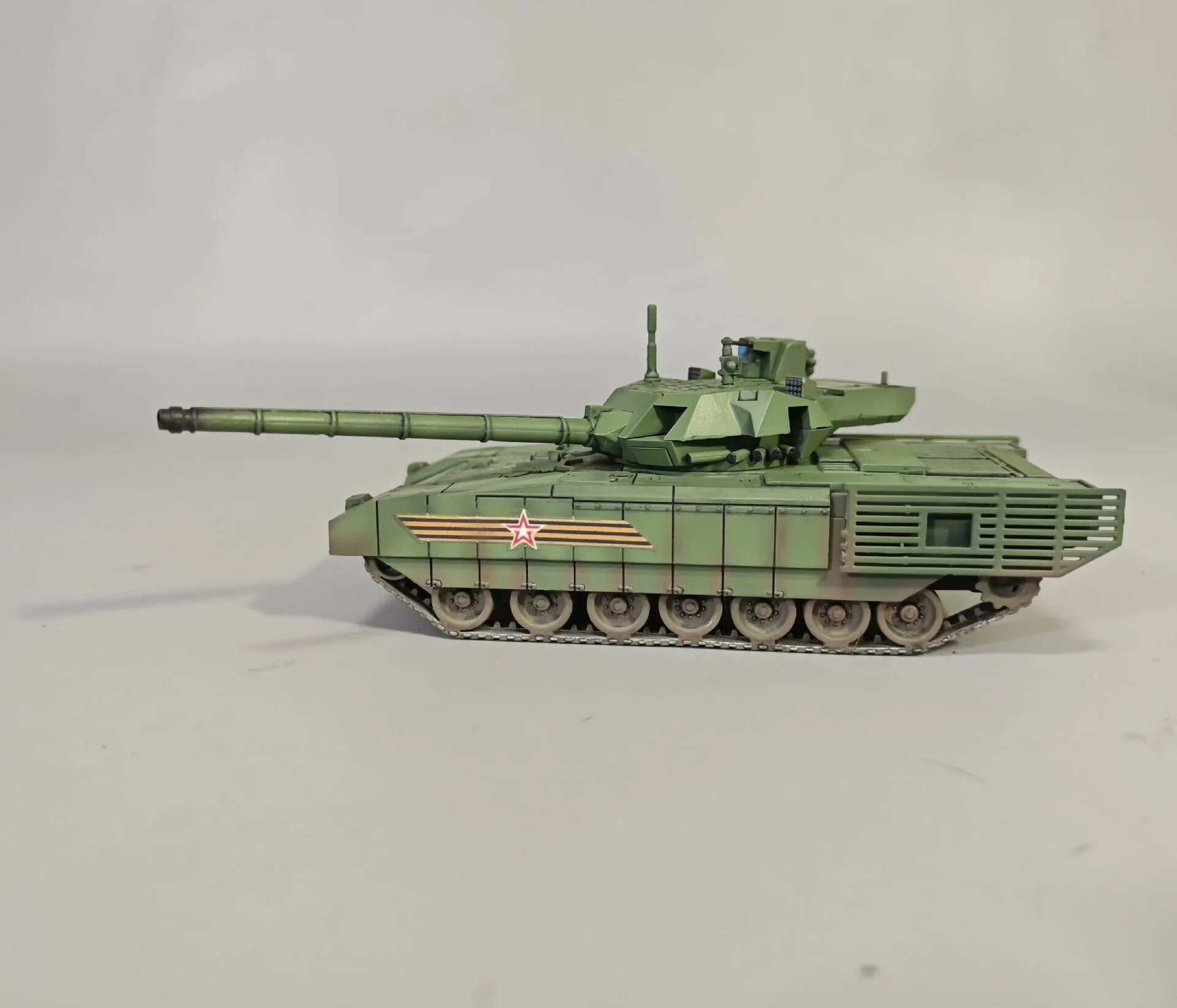Модель танка Т-14 "Армата" 1:72, пластиковая, ручная роспись