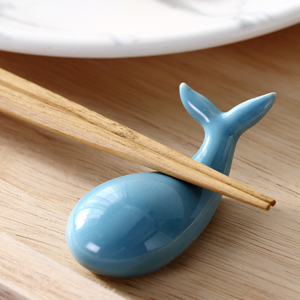 4 Пcs Подставка Для Палочек В Форме Кита Lovely Chopsticks Случайный Цвет