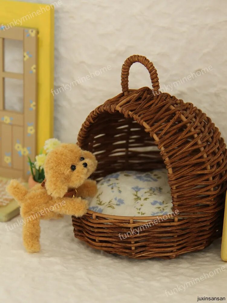 Миниатюра для кукольного домика, масштаб 1:8-1:12: Плетёная лежанка для собаки и 1 собачки из пушистой проволоки (набор)