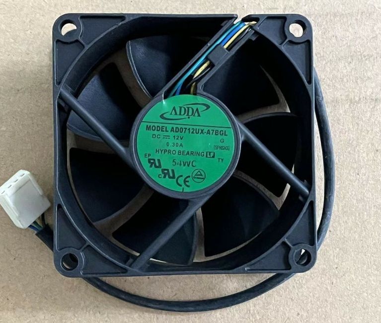 ADDA AD0712UX-A7BGL DC12V 0.30A 7025 7см вентиляторы -