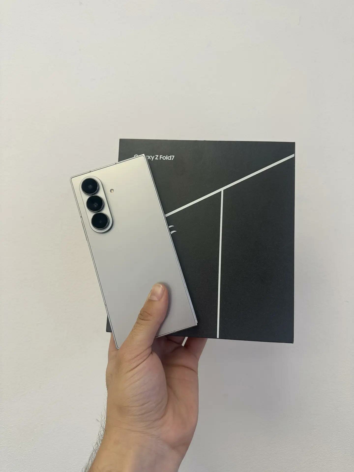 Смартфон Samsung Galaxy Z Fold7 12/256 ГБ, Dual: nano SIM + eSIM, серый