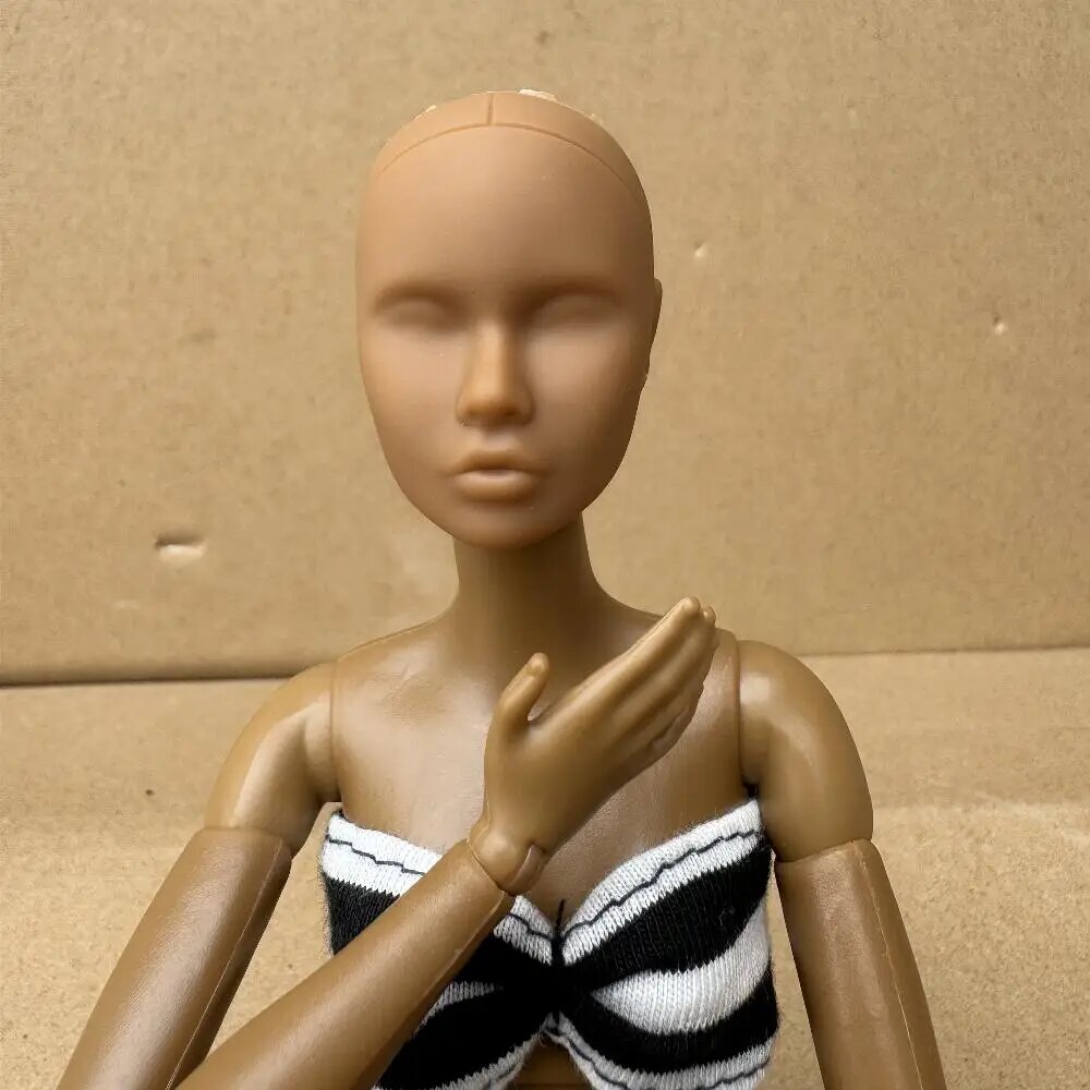 Кукла-модель 1/6 из полипропилена темно-коричневого цвета doll