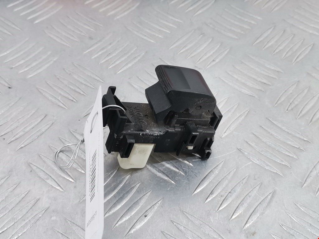 Кнопка стеклоподъемника / 1820851 1928297 848100D030 для Toyota Rav4 3 (с пробегом)