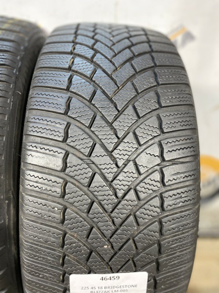 Шины Bridgestone Blizzak LM-005 225/45R18 95T