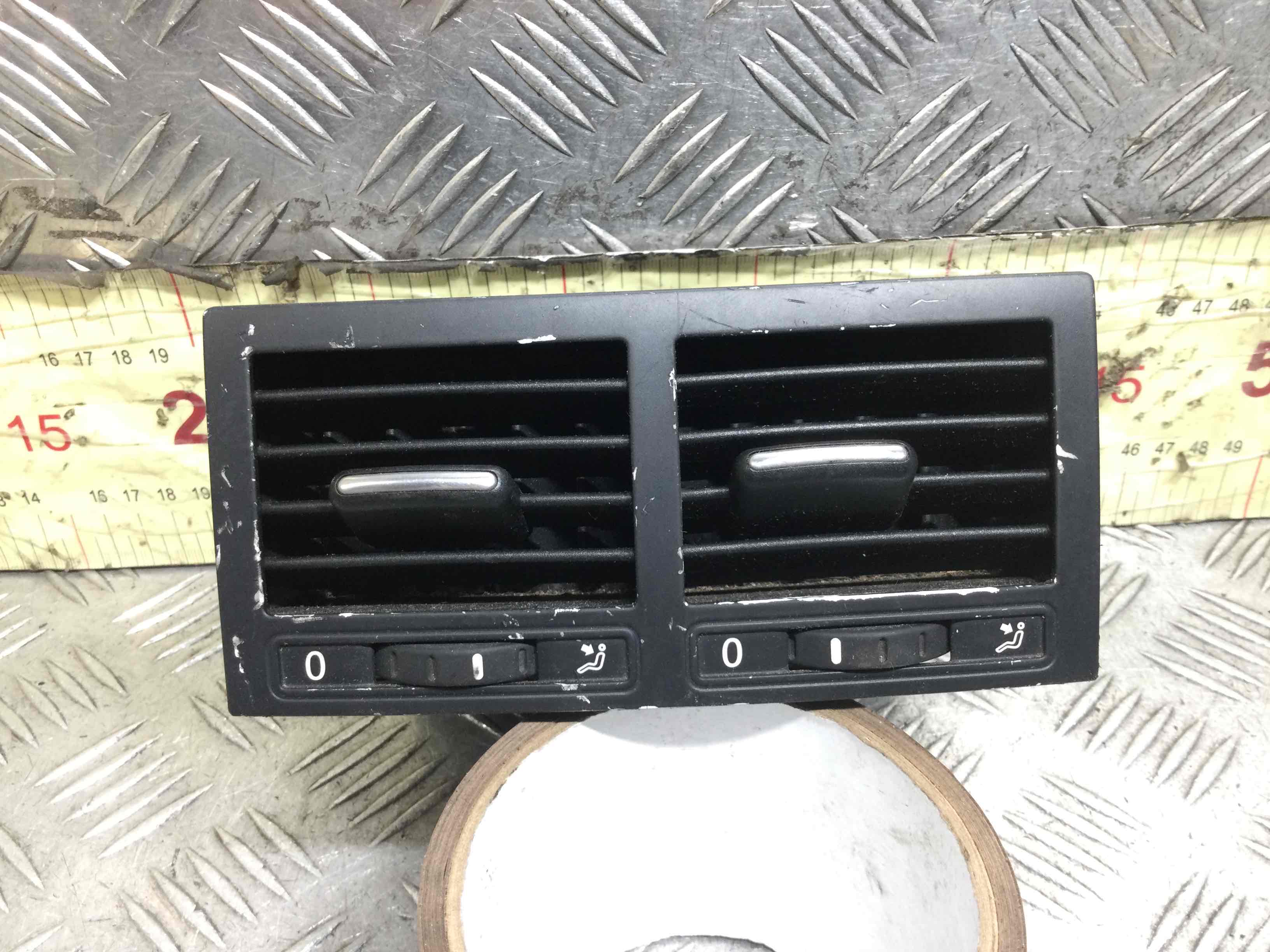 Б/У Дефлектор обдува салона Volkswagen Touareg 1 поколение 2002-2007 2004 г.