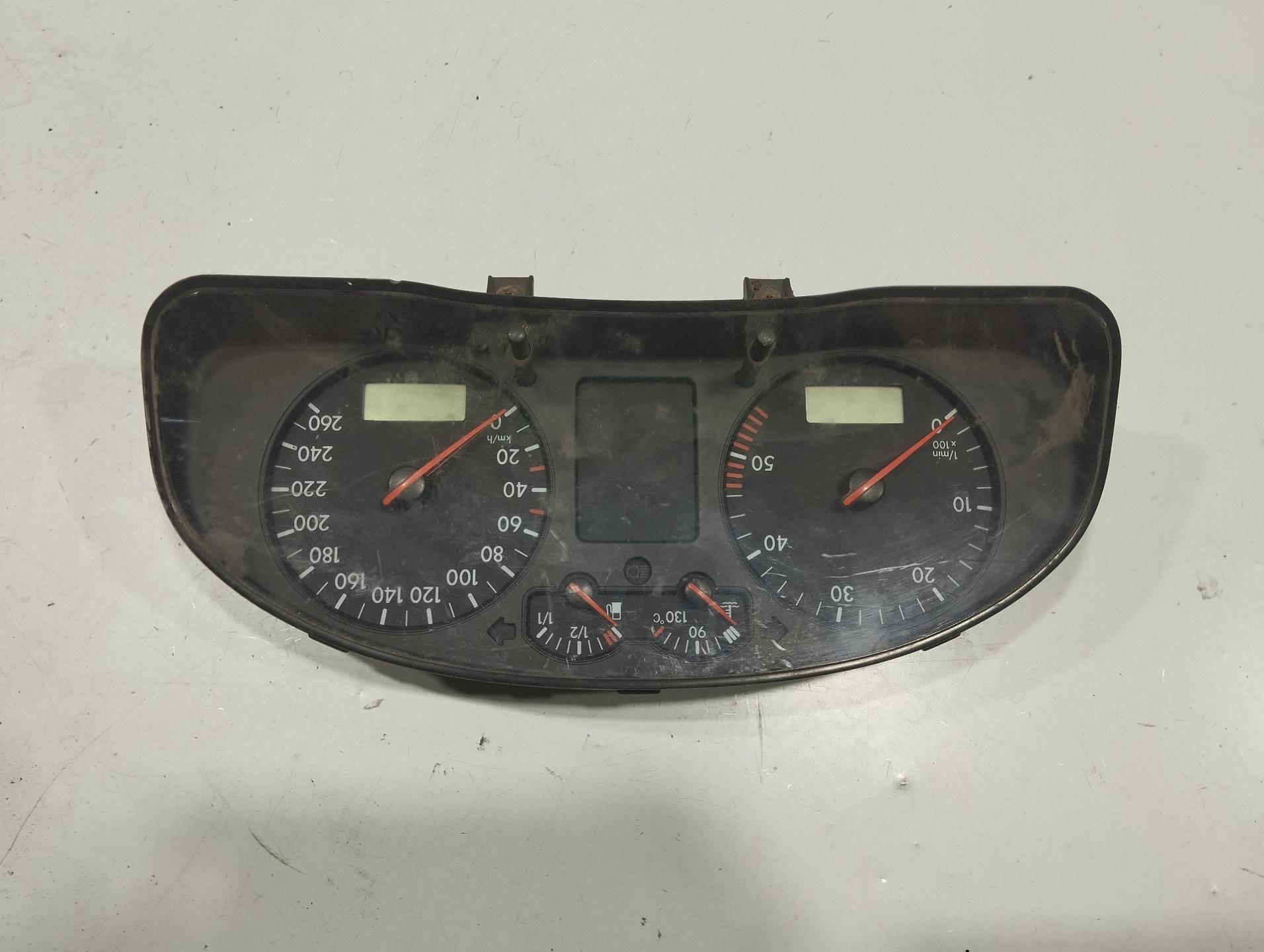 Панель приборов (щиток) Volkswagen Passat B5 (1996 - 2001) 3B0919881N
