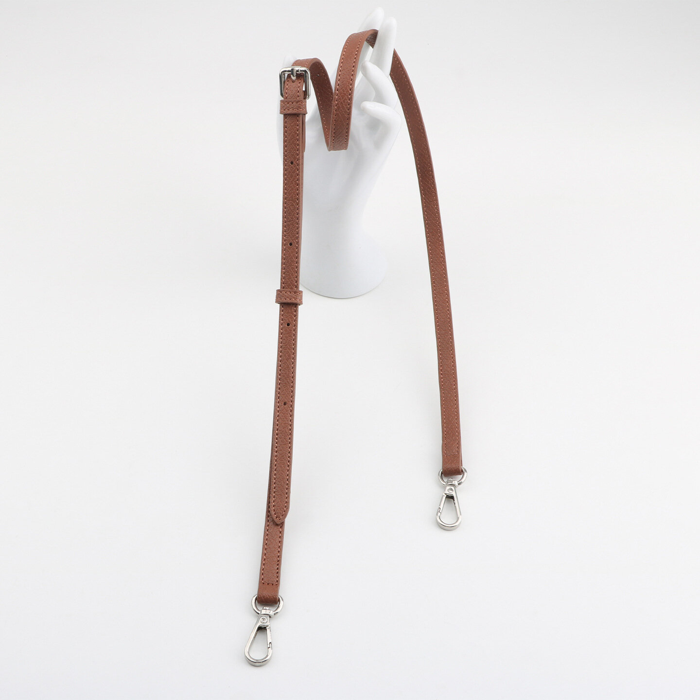 Регулируемый сменный кросс-боди ремешок Longchamp Le Pliage Mini карамельного цвета с серебряной фурнитурой