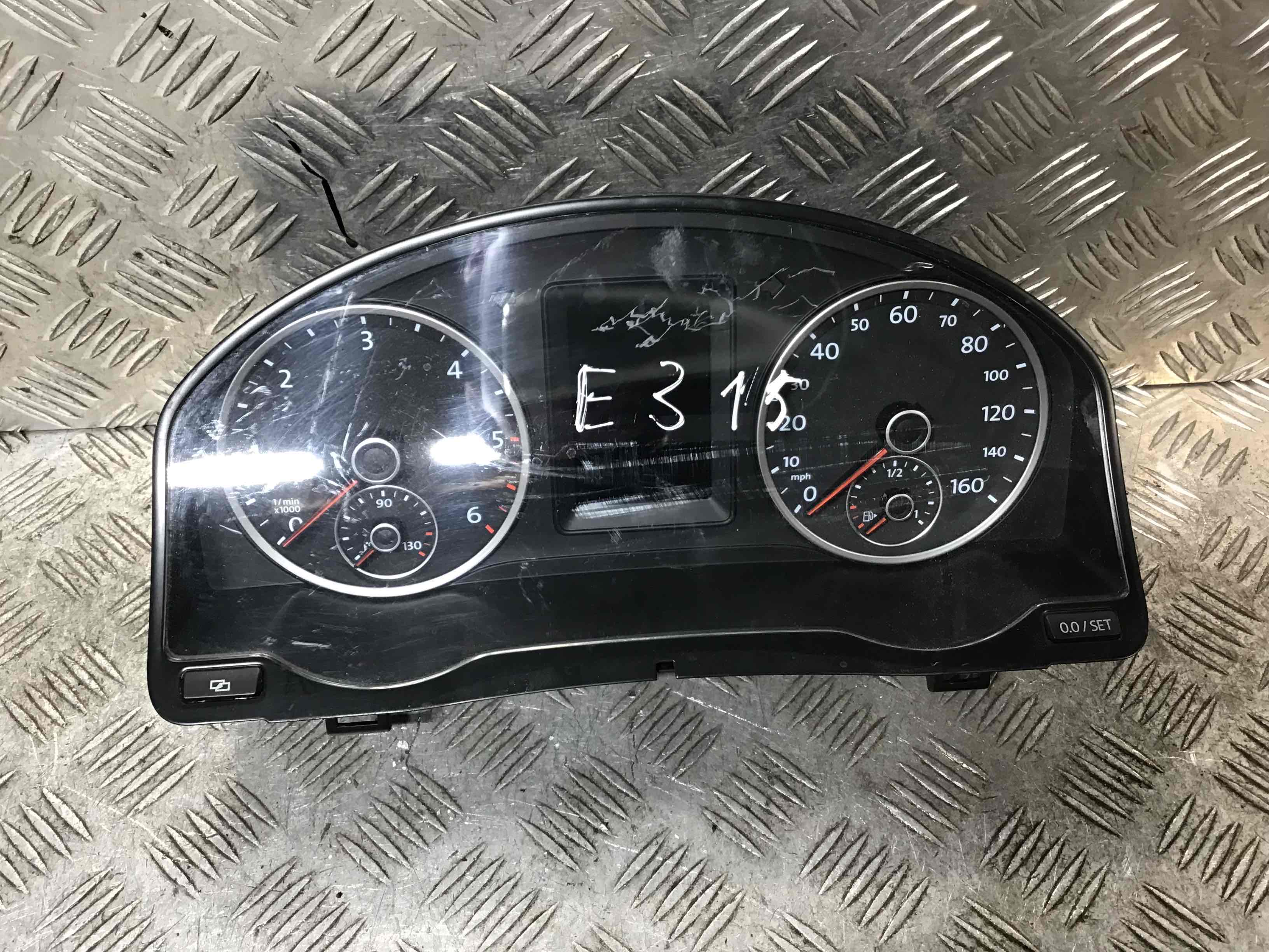 Б/У Щиток приборов (приборная панель) Volkswagen Tiguan 1 поколение (2007-2011) 2011 г.
