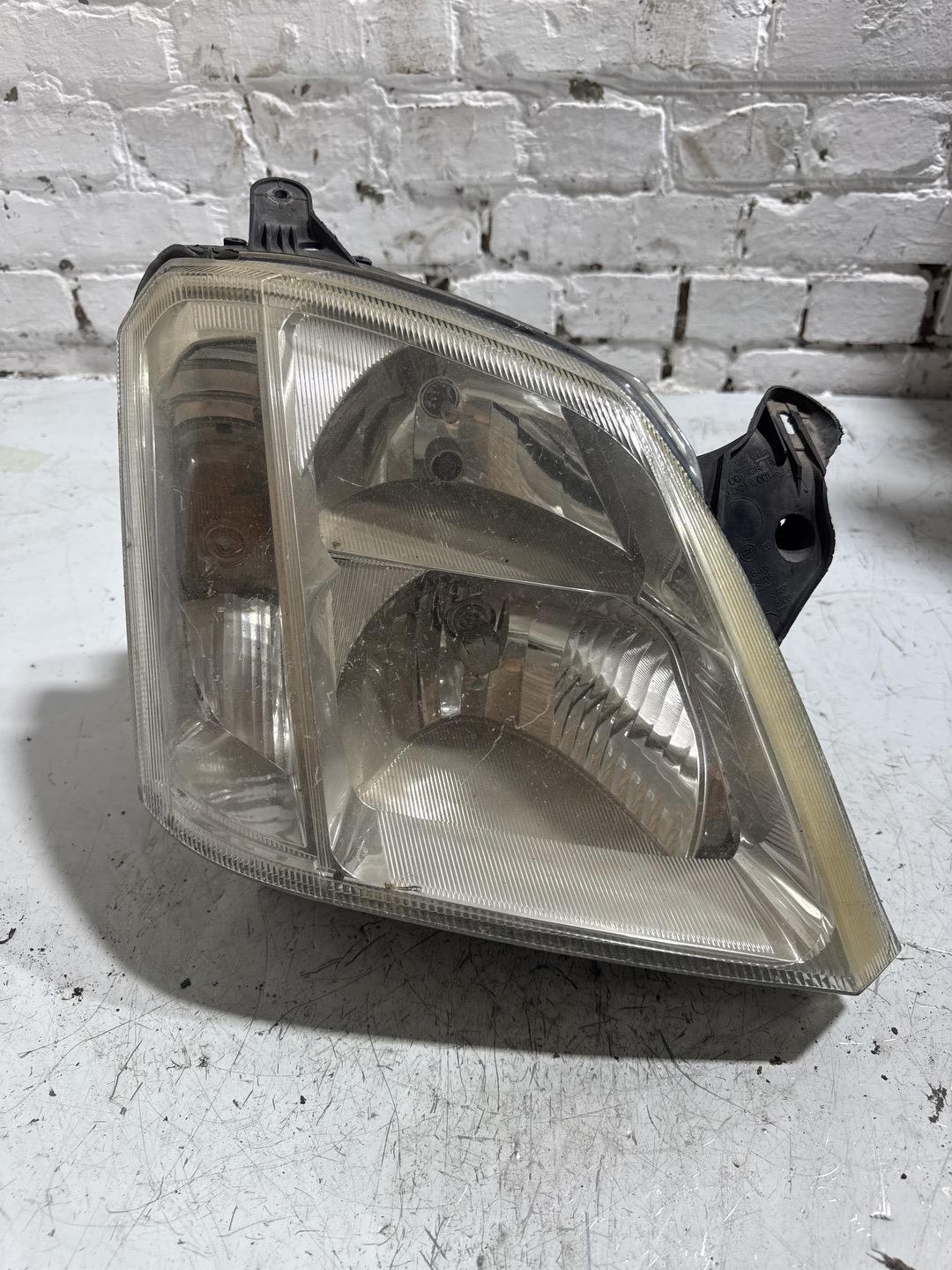 Фара правая Opel Meriva A (2002 - 2006) 93321053