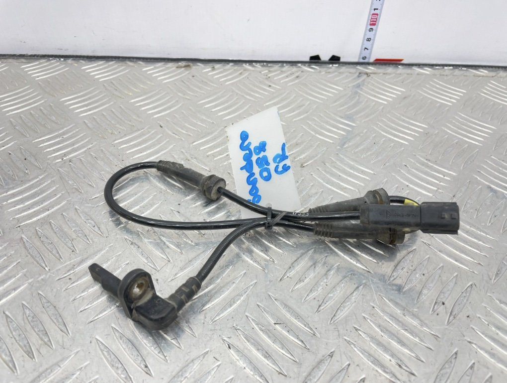 Датчик abs Renault Sandero 2015 479104225R B8MV K7MA812, передний правый (с пробегом)