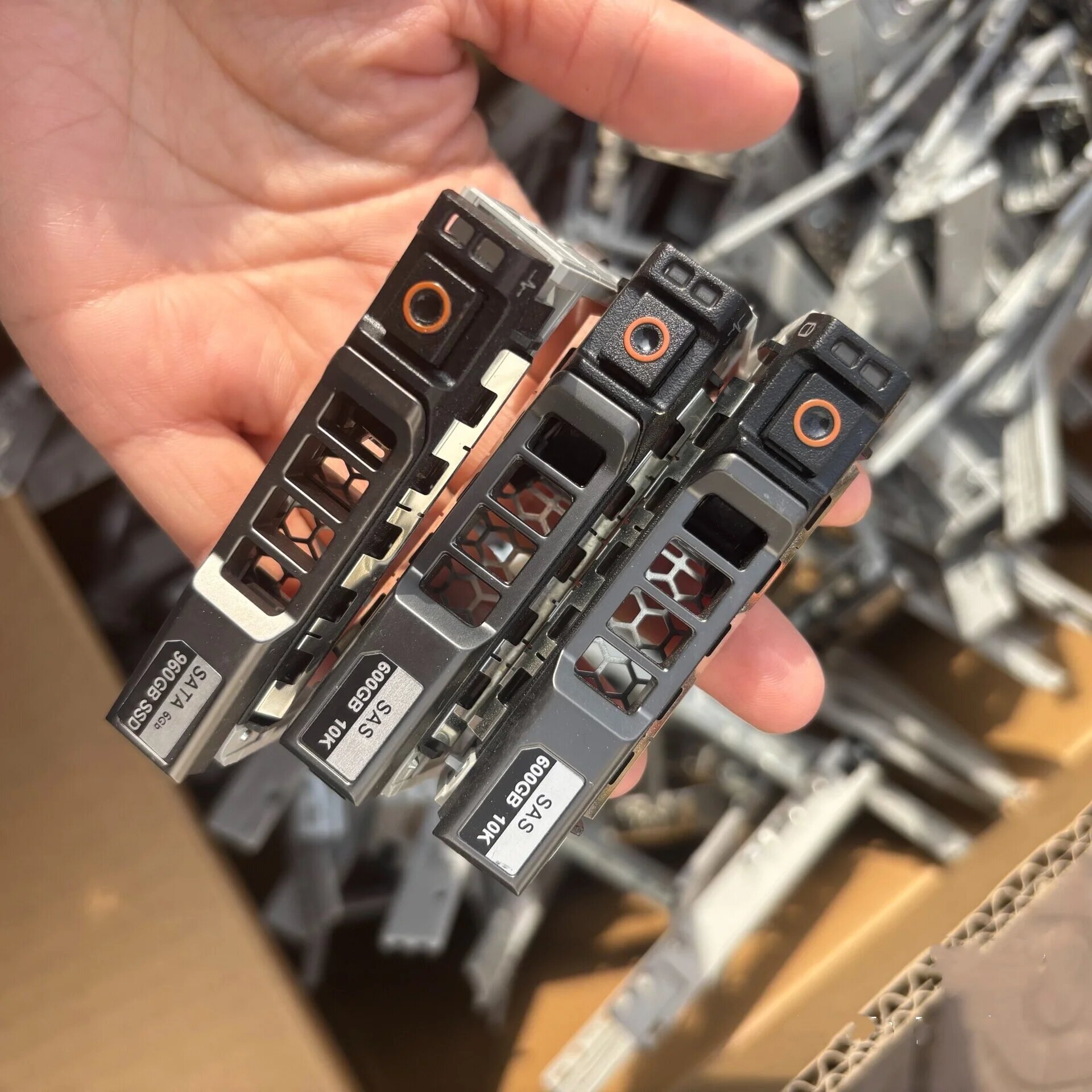 10X/лот 2,5 "SAS SATA Caddy Tray 8FKXC для Dell R900 R730XD R720 R520 R320 T430 KG7NR G176J T630