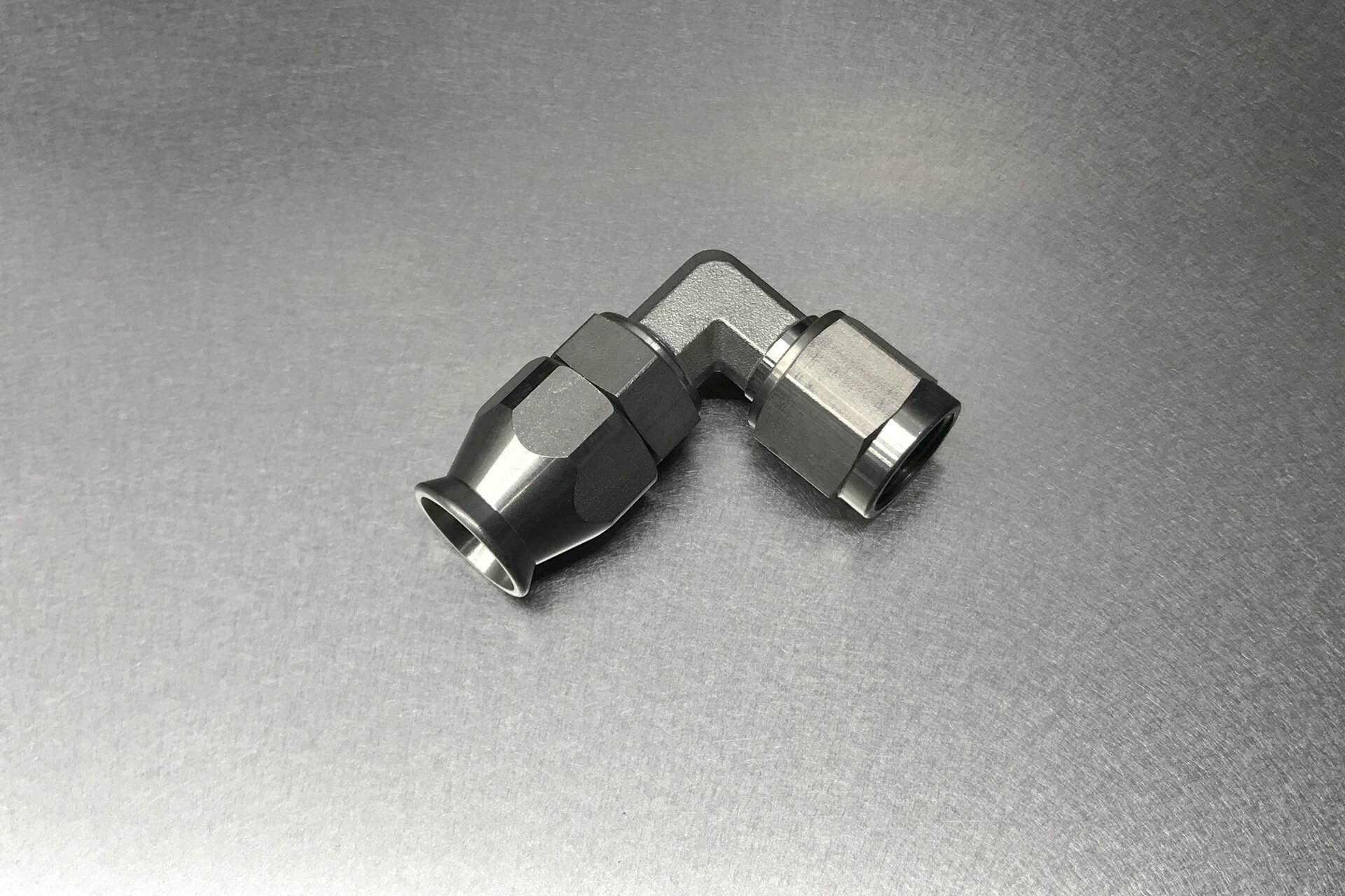 LEVEL Performance фитинг AN6 90° для PTFE-шланга GBBKRF-9006SS