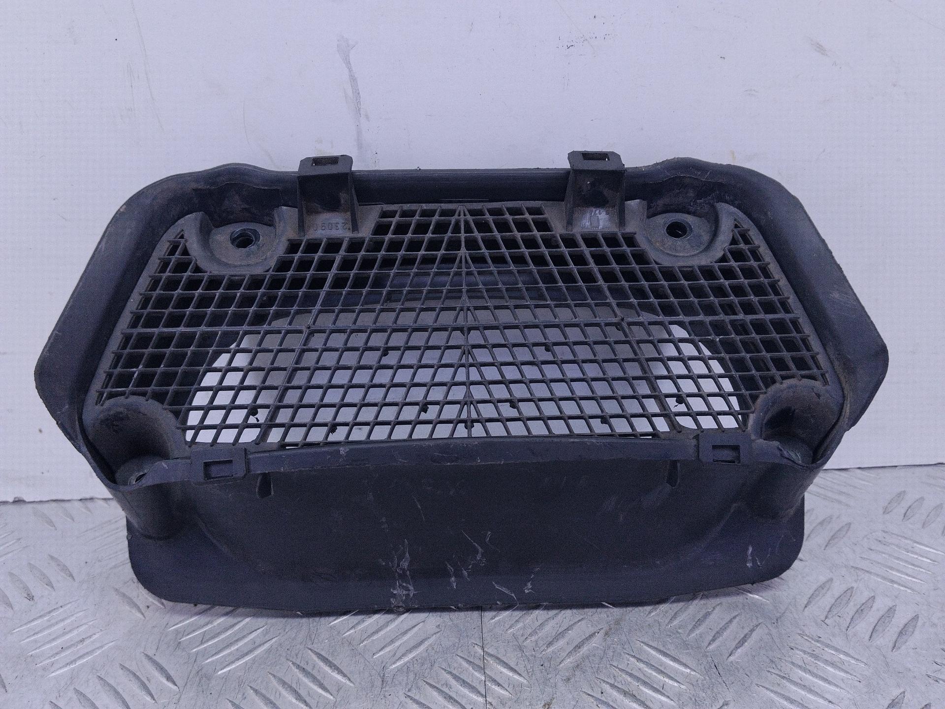 Крышка корпуса салонного фильтра Opel Zafira A (1999 - 2003) 90520682