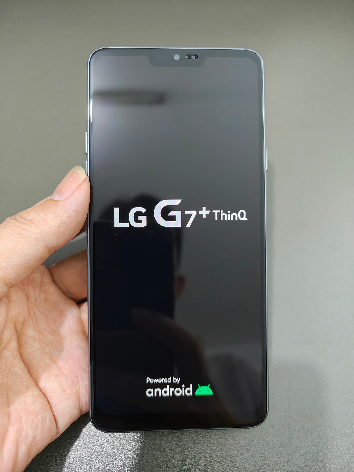 LG Мобильный телефон G7, серый