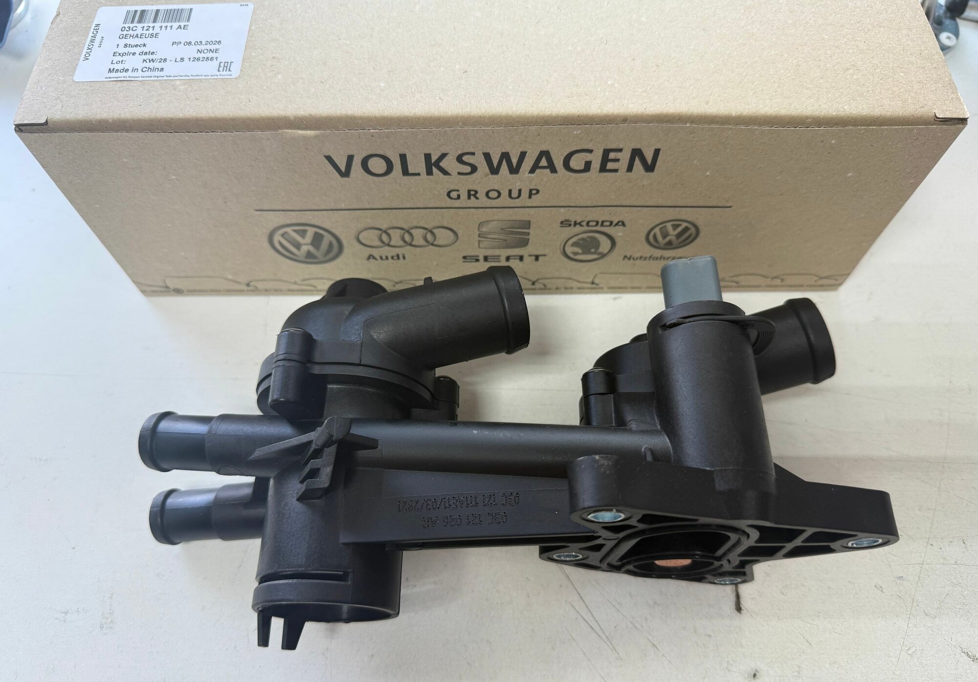 VAG (VW/Audi/Skoda/Seat) Термостат VAG 03C121111AE