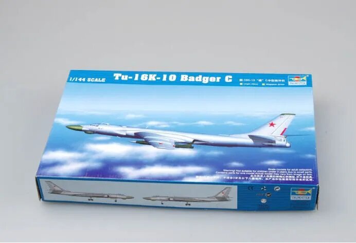 Trumpeter 03908 1/144 Ту-16К-10 Барсук-С Самолеты