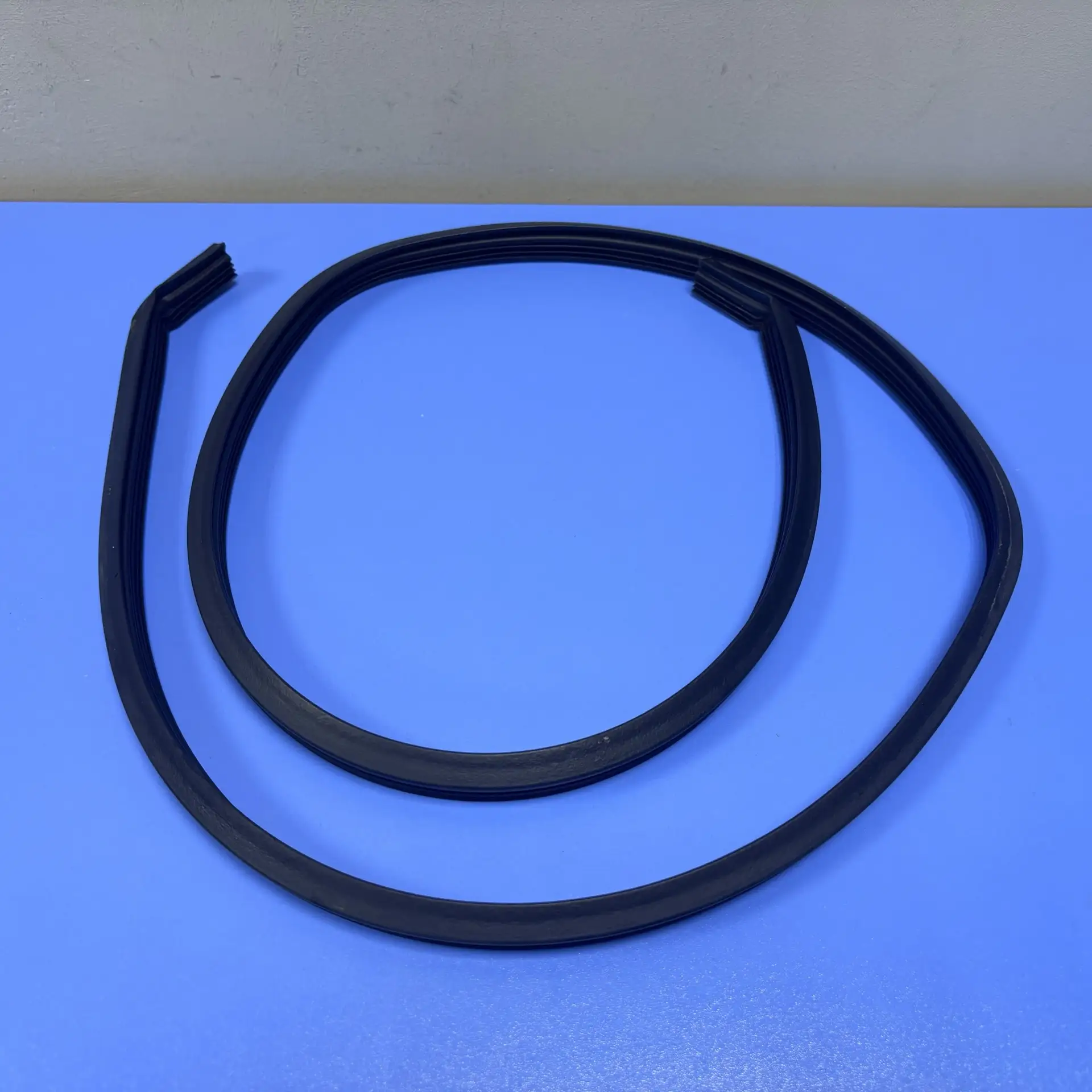 Уплотнитель двери ПММ Midea MID45S970I (12676000000913)