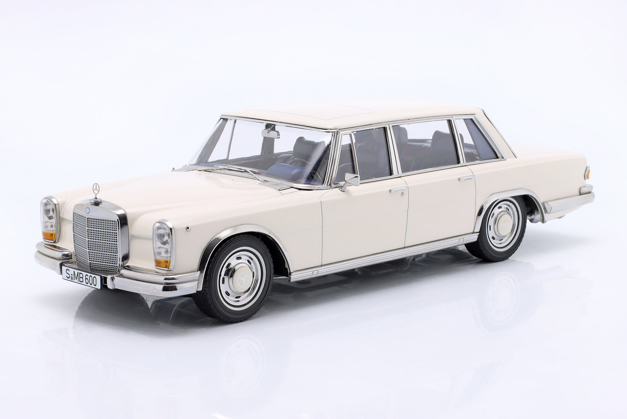 Модель коллекционная KK-SCALE Mercedes 600 swb W100 1963 creme-white