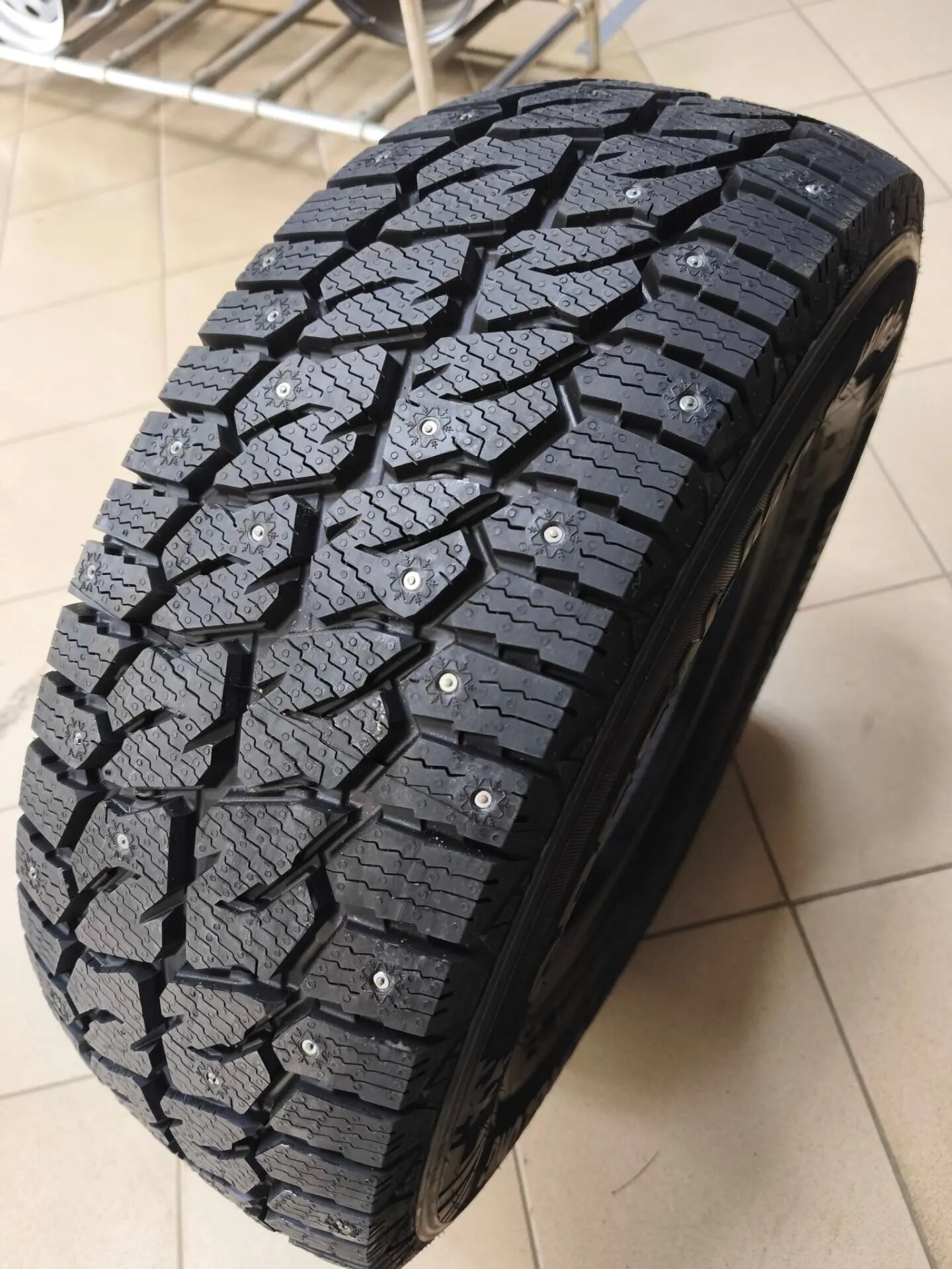 Шины зимние, шипованные R-14C 185/ LingLong Green-Max Winter GRIP Van 2 104/102N Ш