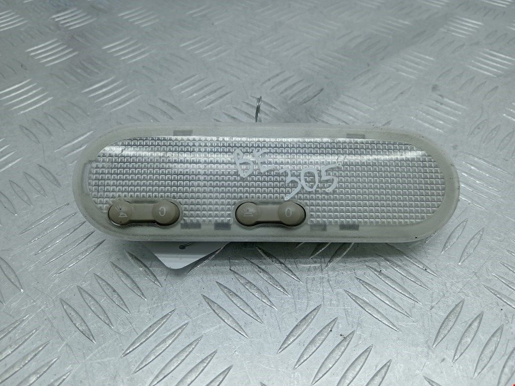 Плафон салонный / 1798412 8200073231 8200073231 для Renault Modus (с пробегом)
