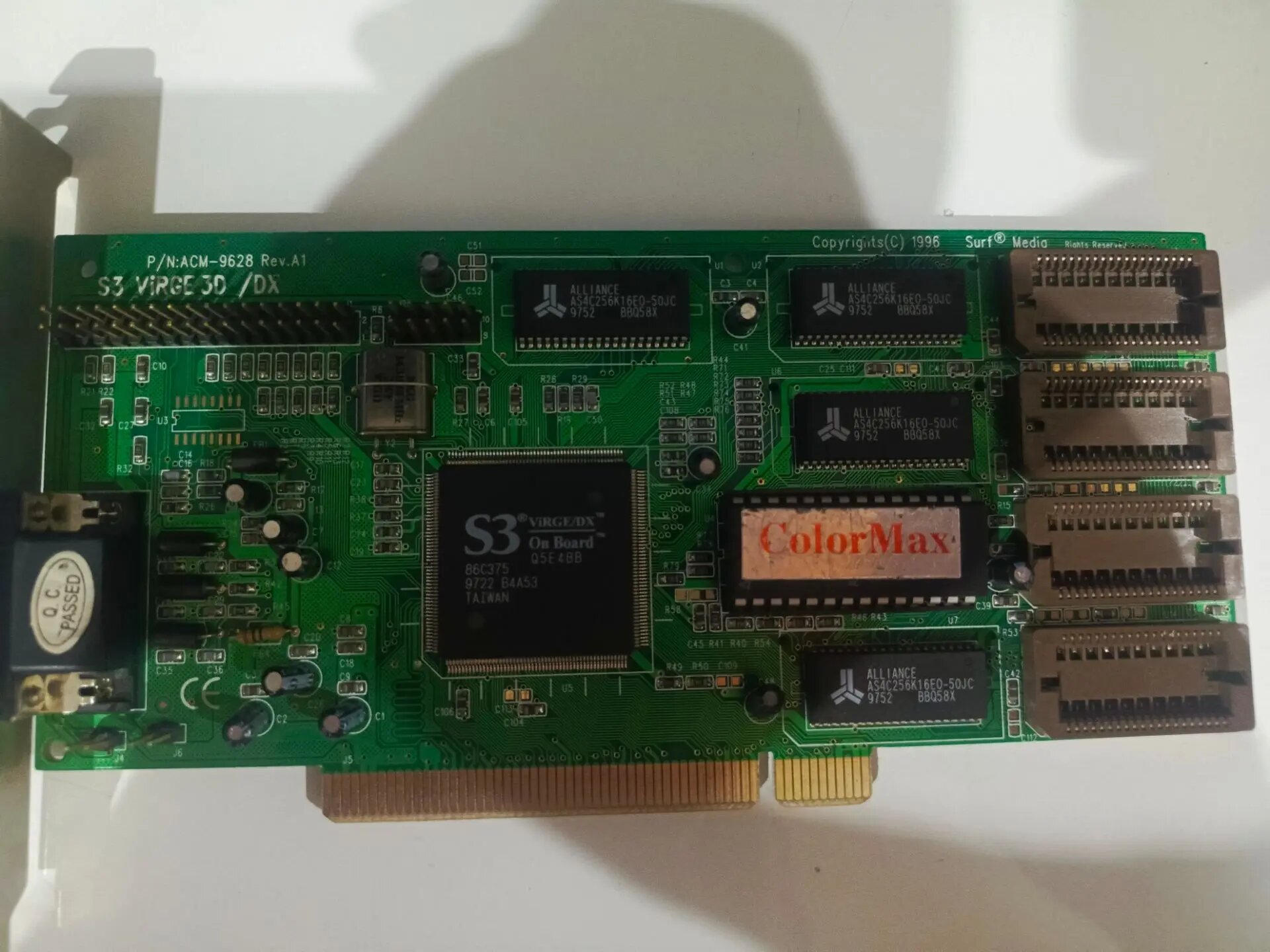 винтажная дискретная видеокарта S3 ViRGE/DX с интерфейсом PCI (предположительно от производителя ColorMax / PC Partner), выпущенная во второй половине 1990-х годов