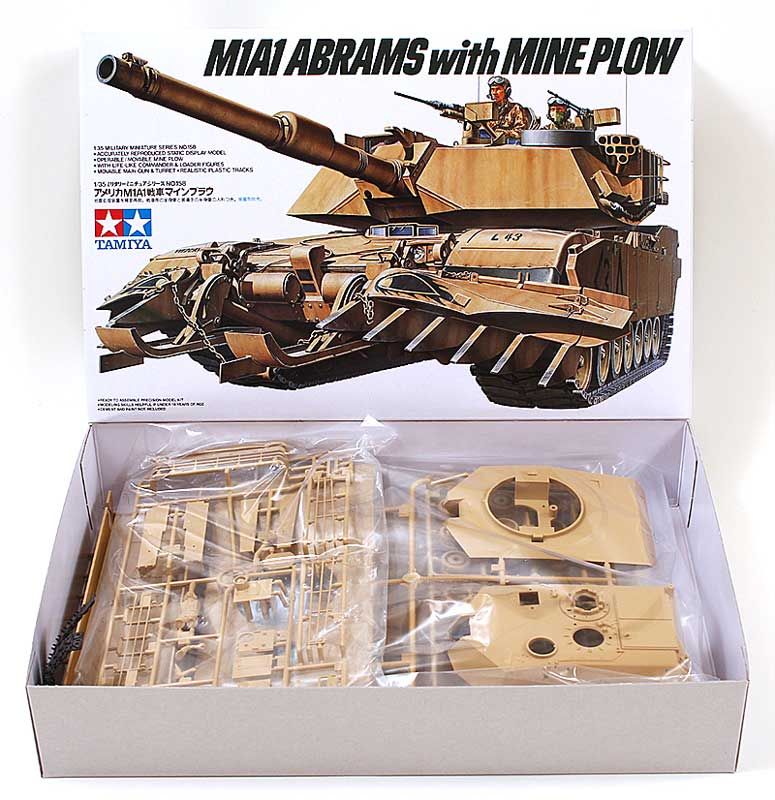 Сборная модель танка M1A1 Abrams 1/35, с противоминным плугом, пластик, без клея
