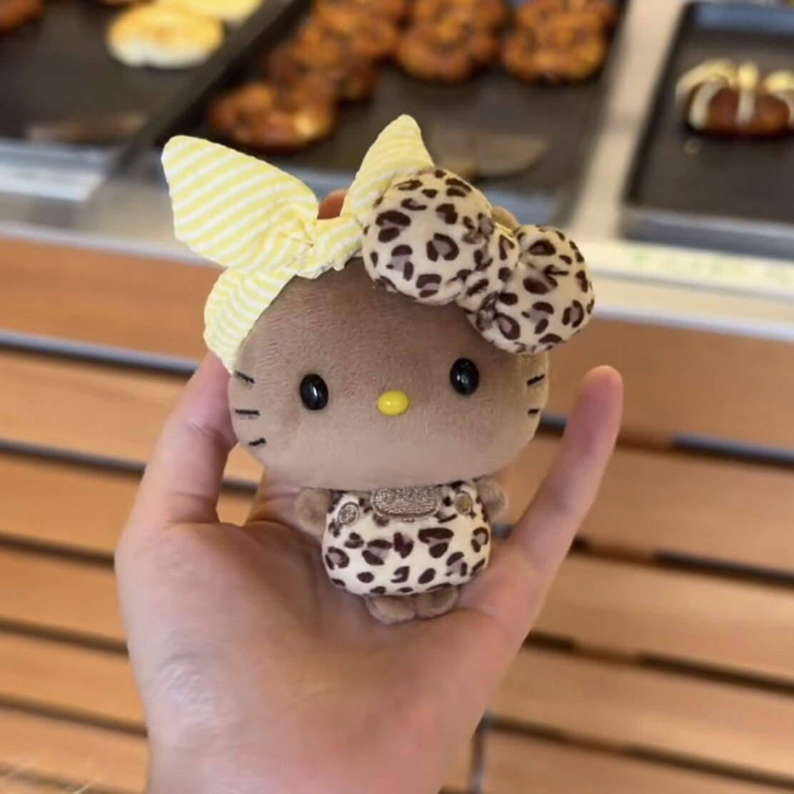 Плюшевый брелок Hello Kitty желтая шапочка для плавания леопард 10см