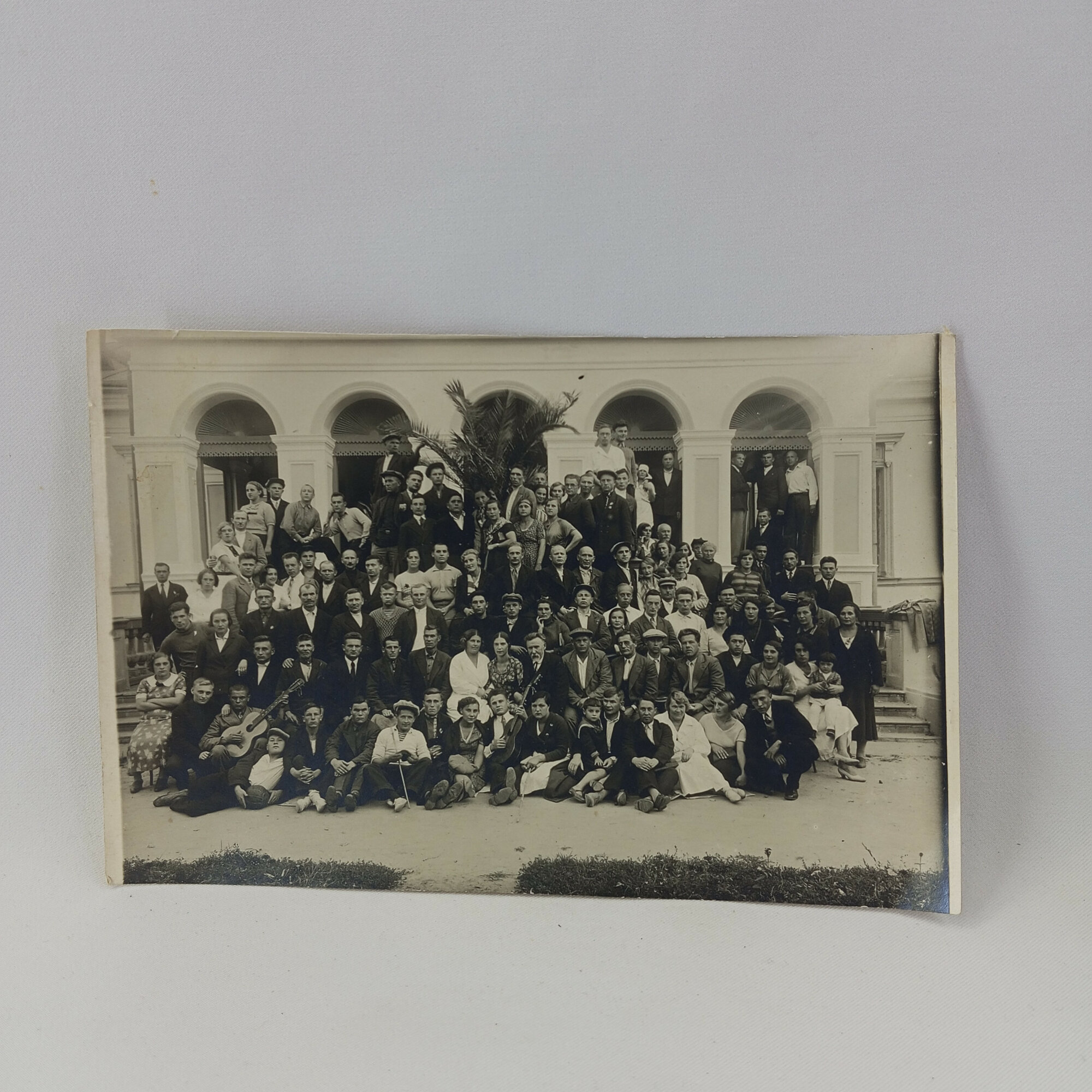 Фотография групповая винтажная, СССР. Большой снимок на память о коллективе и событии