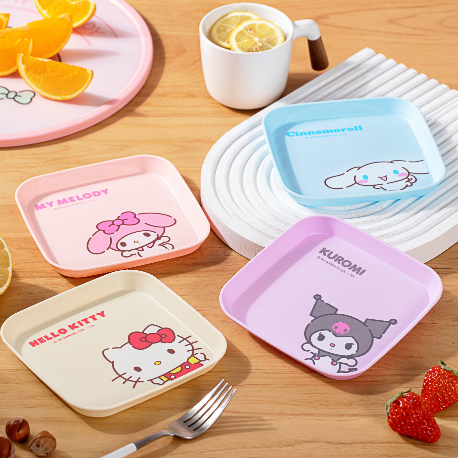 Tарелочка Sanrio 14,3 см, набор 4 шт, Hello Kitty, Kuromi, пластиковая тарелка для закусок, косточек и фруктов