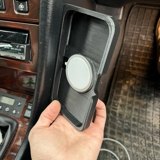 Mercedes W124 Держатель iPhone MagSafe для пассажирской стороны