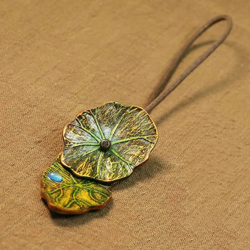 Кожаный брелок Lotus leaf