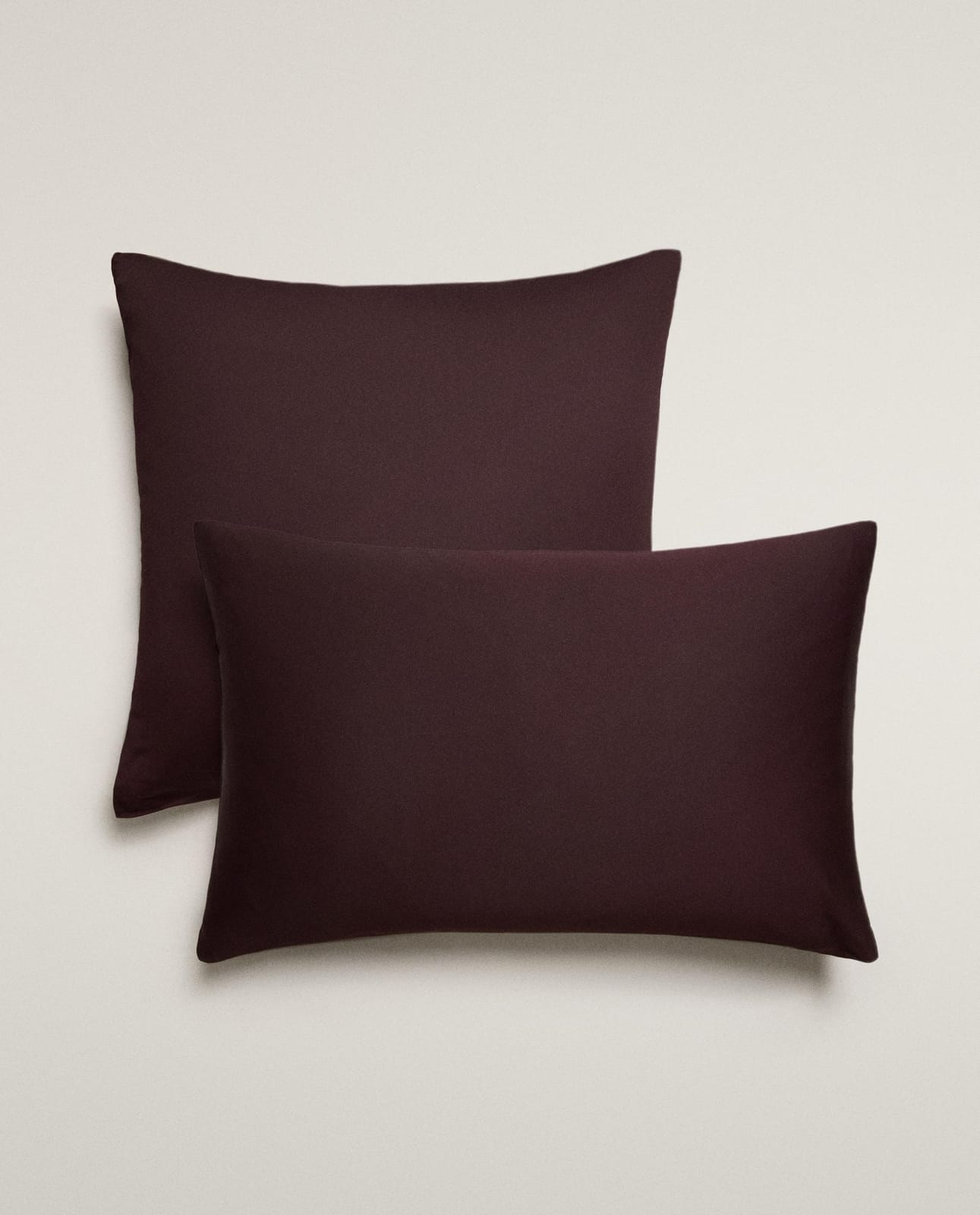 Наволочка ZARA HOME сатиновая с эффектом стирки (300 нитей), бордовый, 50 x 75 см 0045/091/606-28