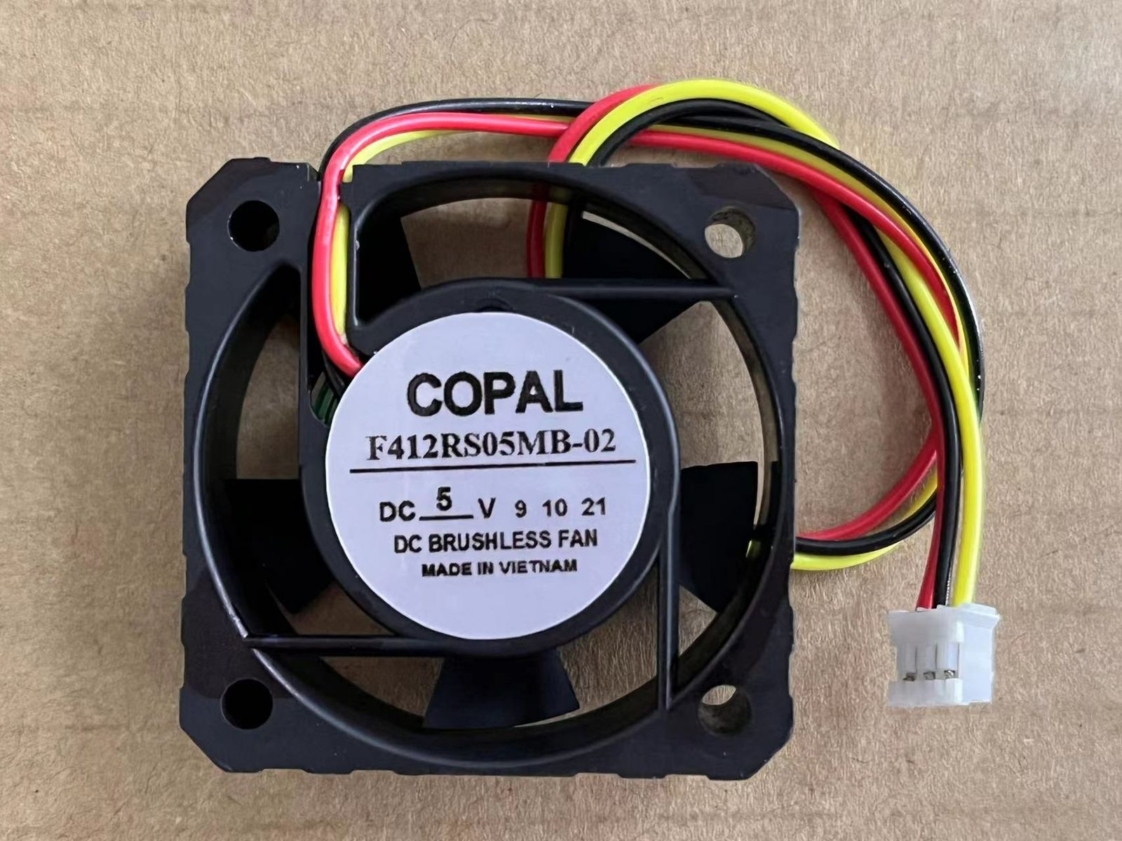 F412RS05MB-02 5V 4CM 3 провода вентиляторы -