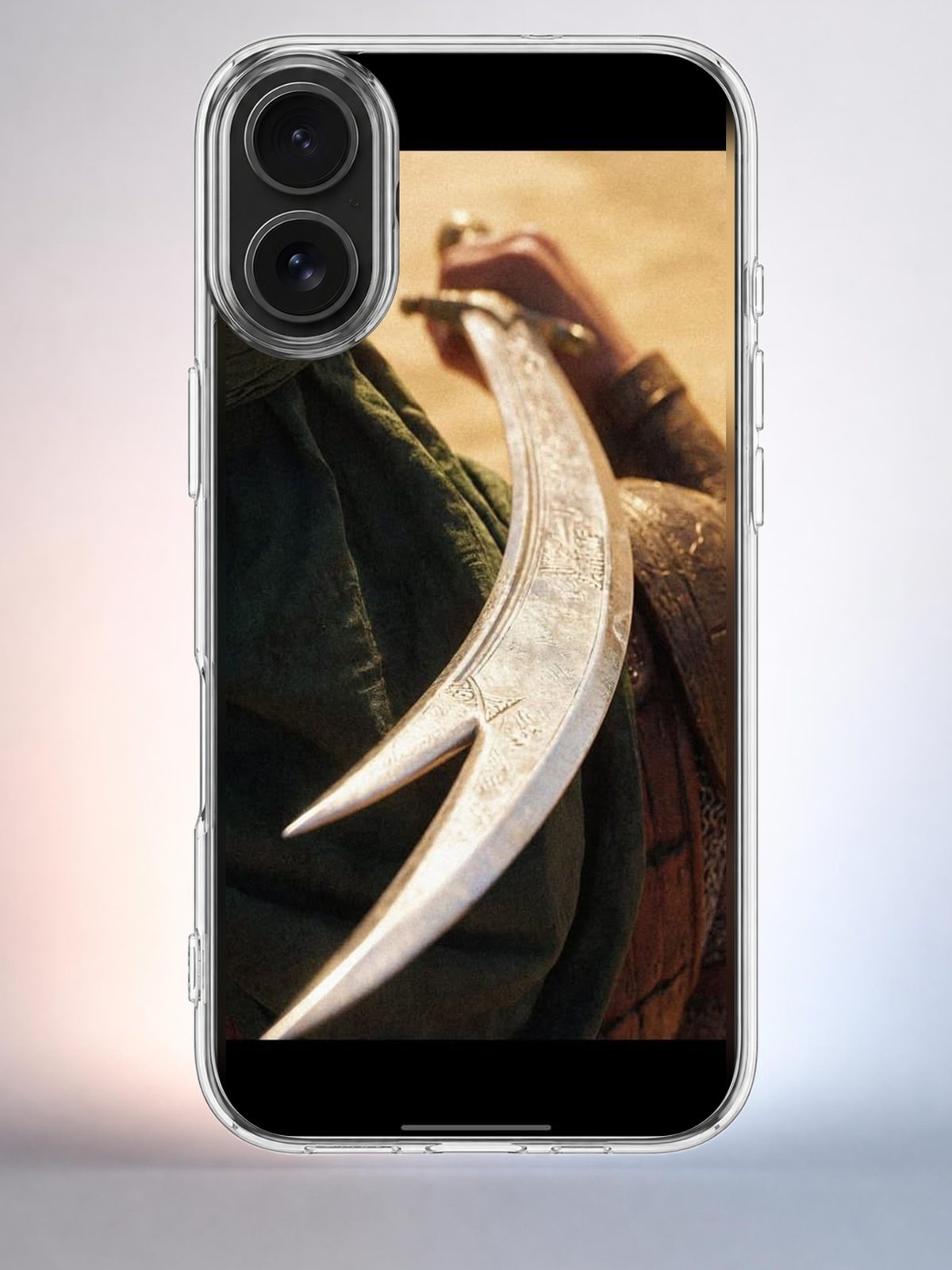 Силиконовый чехол на iPhone 16 воин с кинжалами