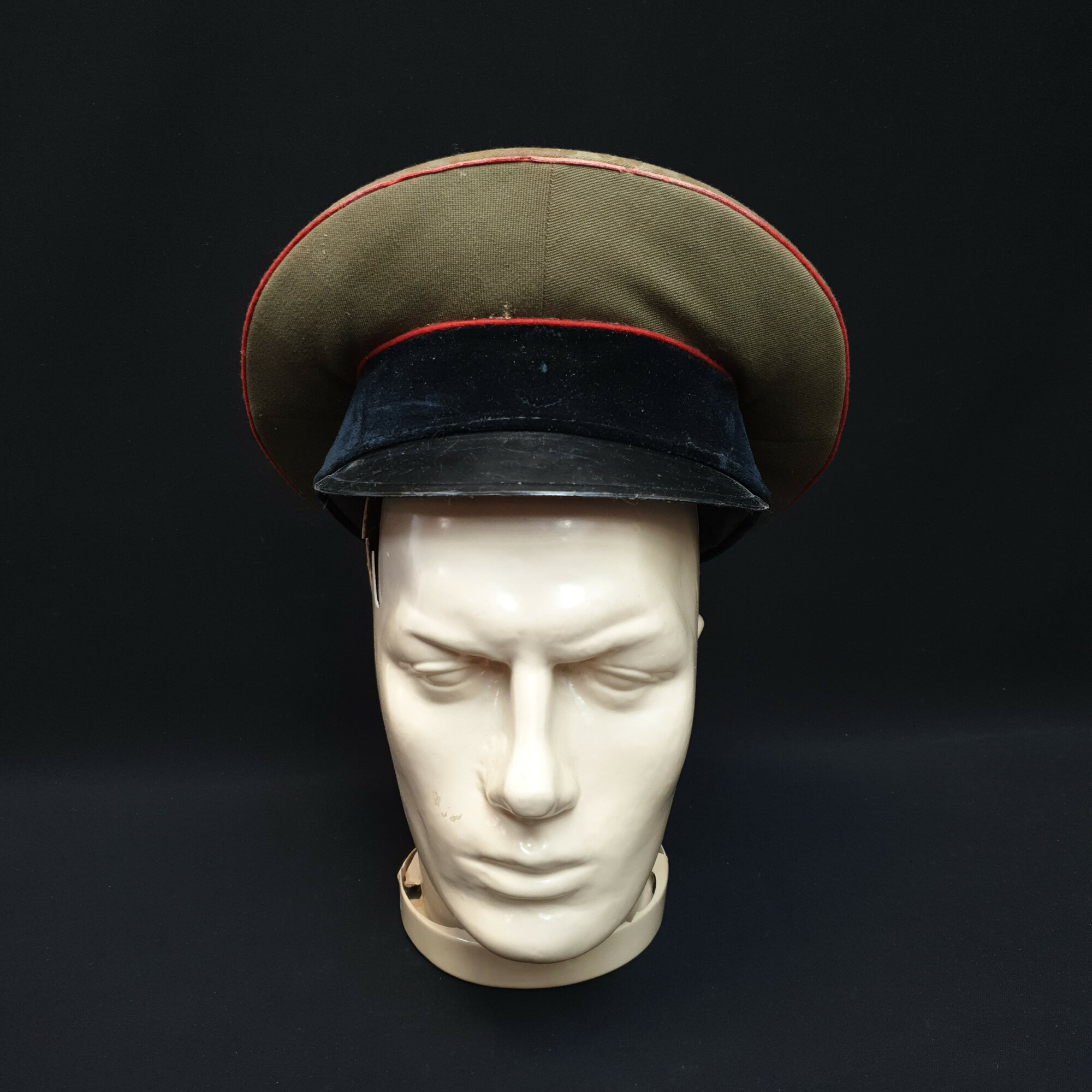 Фуражка военная винтажная, СССР. Тканевая форменная фуражка с красным кантом и козырьком