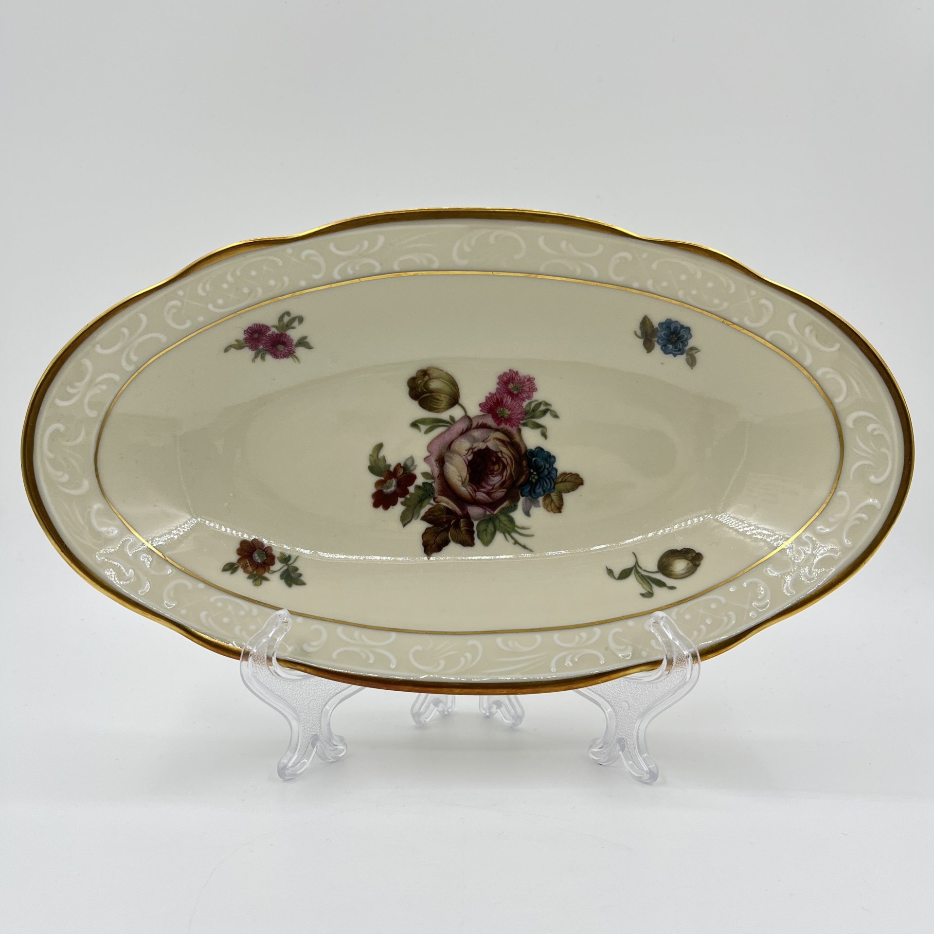 Блюдо овальной формы с цветочным декором, Kjøbenhavns Porcellains Maleri (KPM), фарфор, деколь