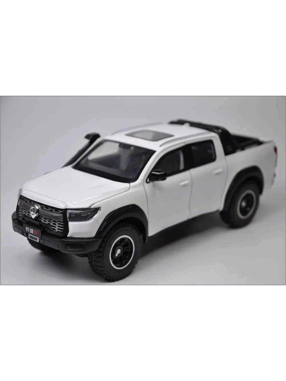 Коллекционная металлическая модель автомобиля 1:24, белая, 210х74х72